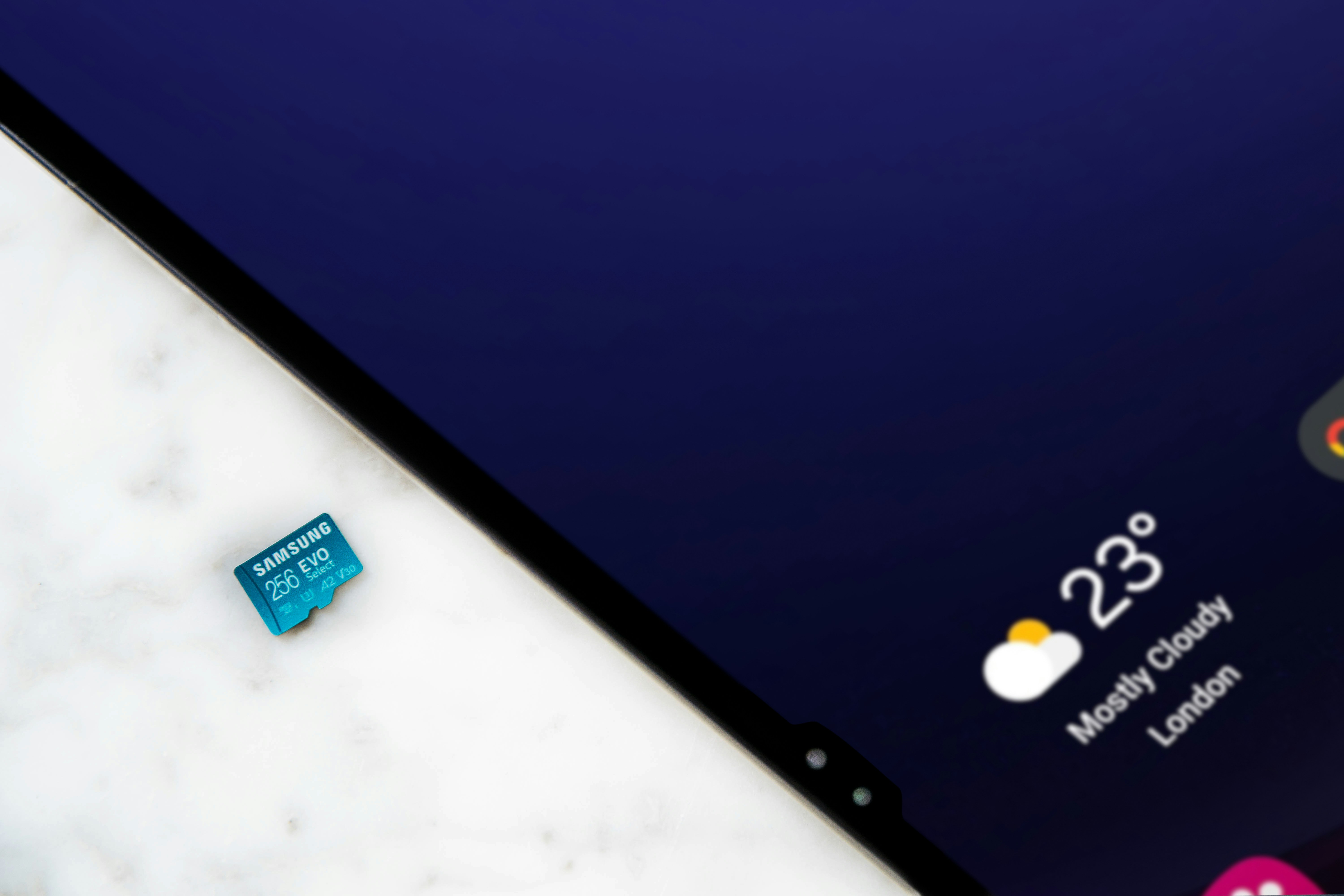 A close up of a cell phone with different icons photo – Free Storage ...