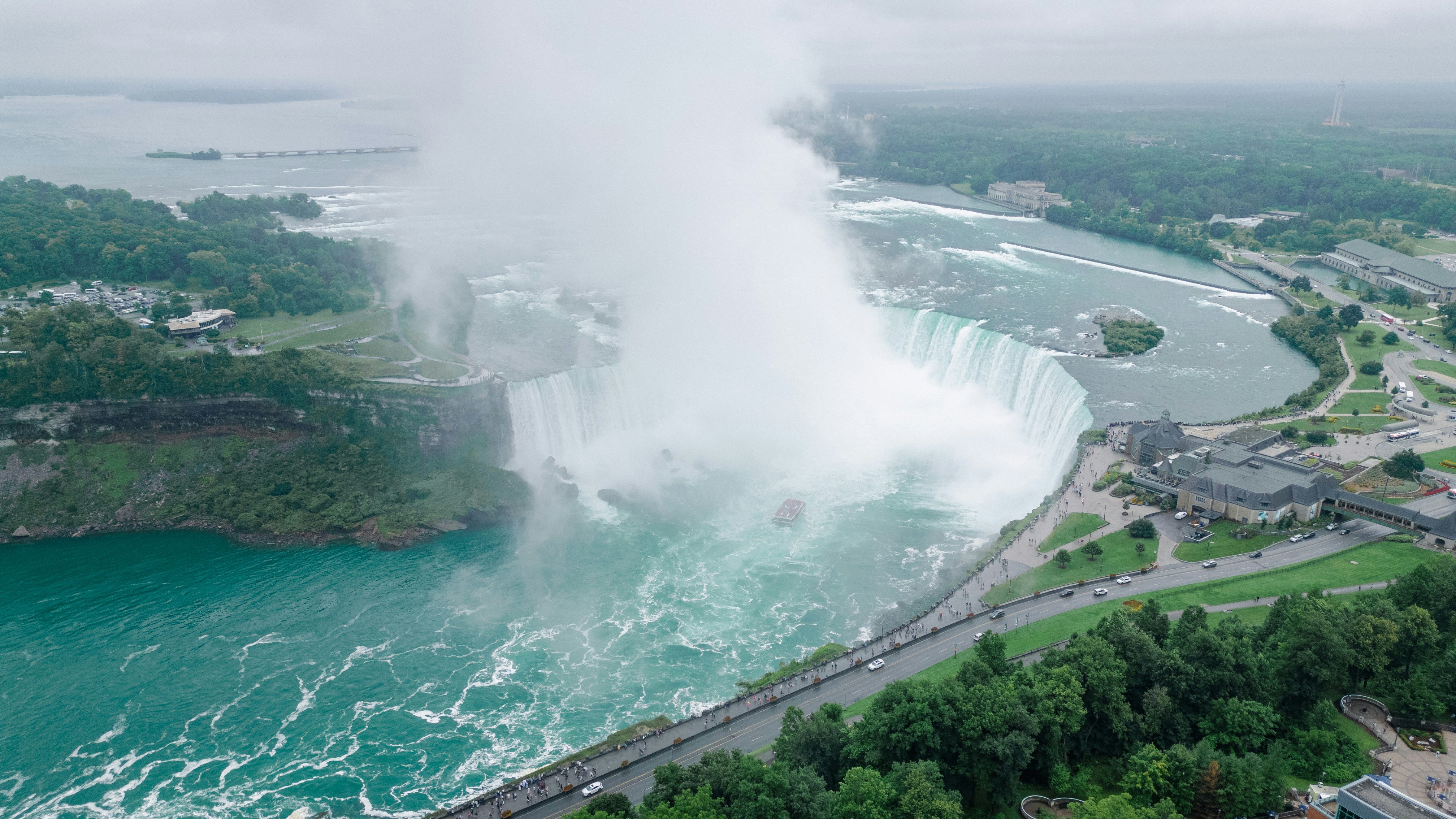 An aerial view of a geyser geyser geyser geyse photo – Free Niagara ...