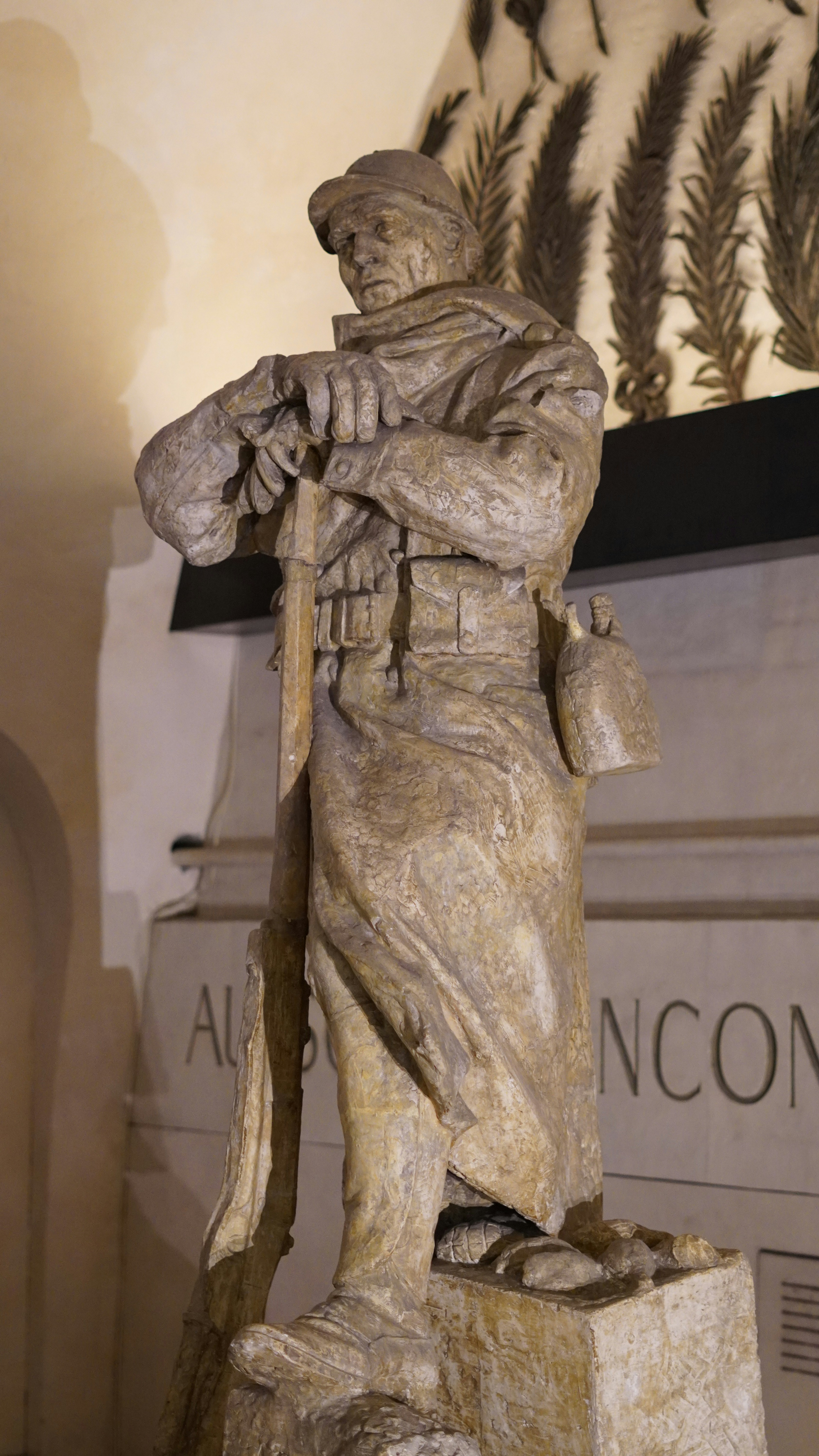 A statue of a man holding a cane photo – Free Arc de triomphe Image on ...