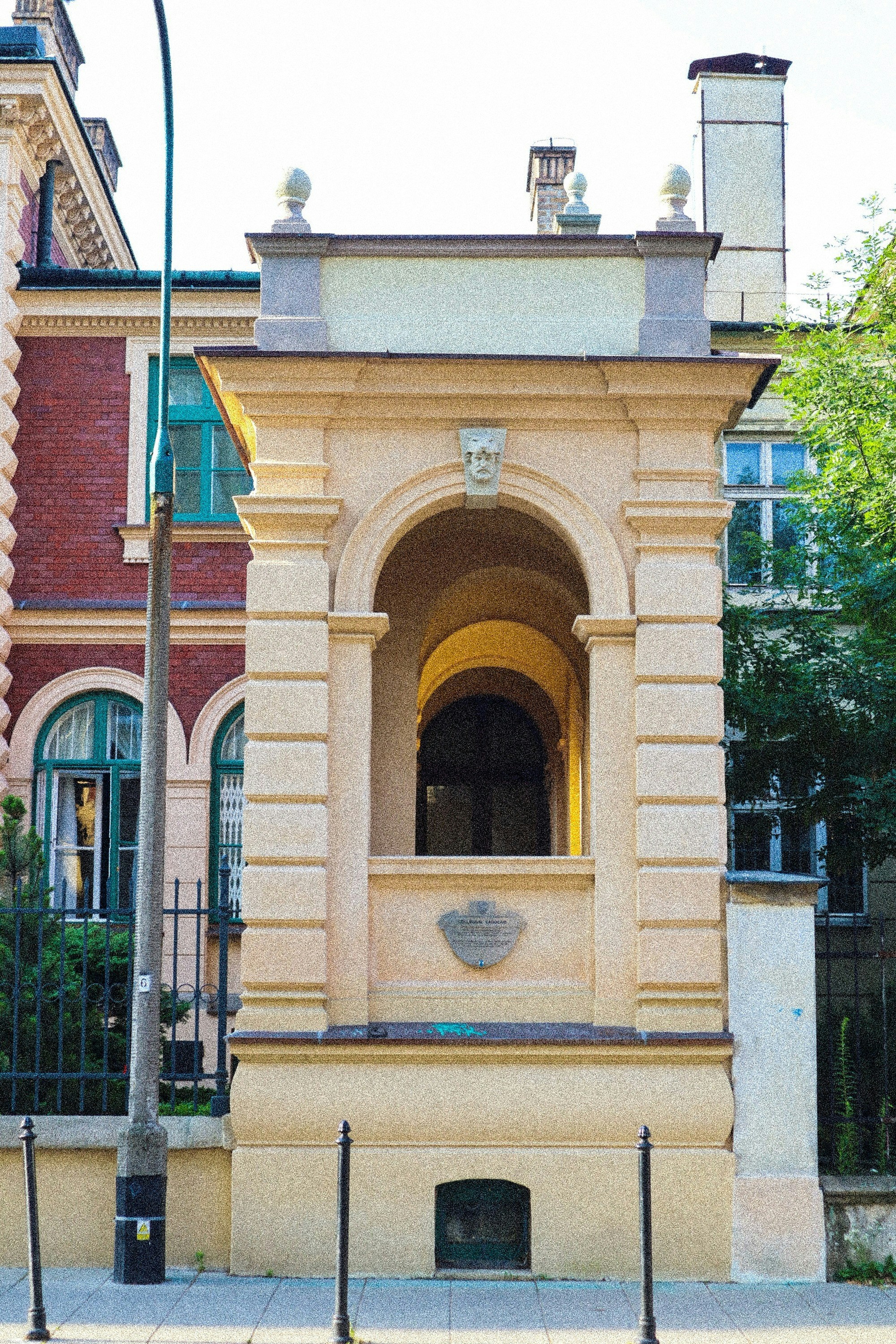 30.06.2022 | A building with a clock on the front of it