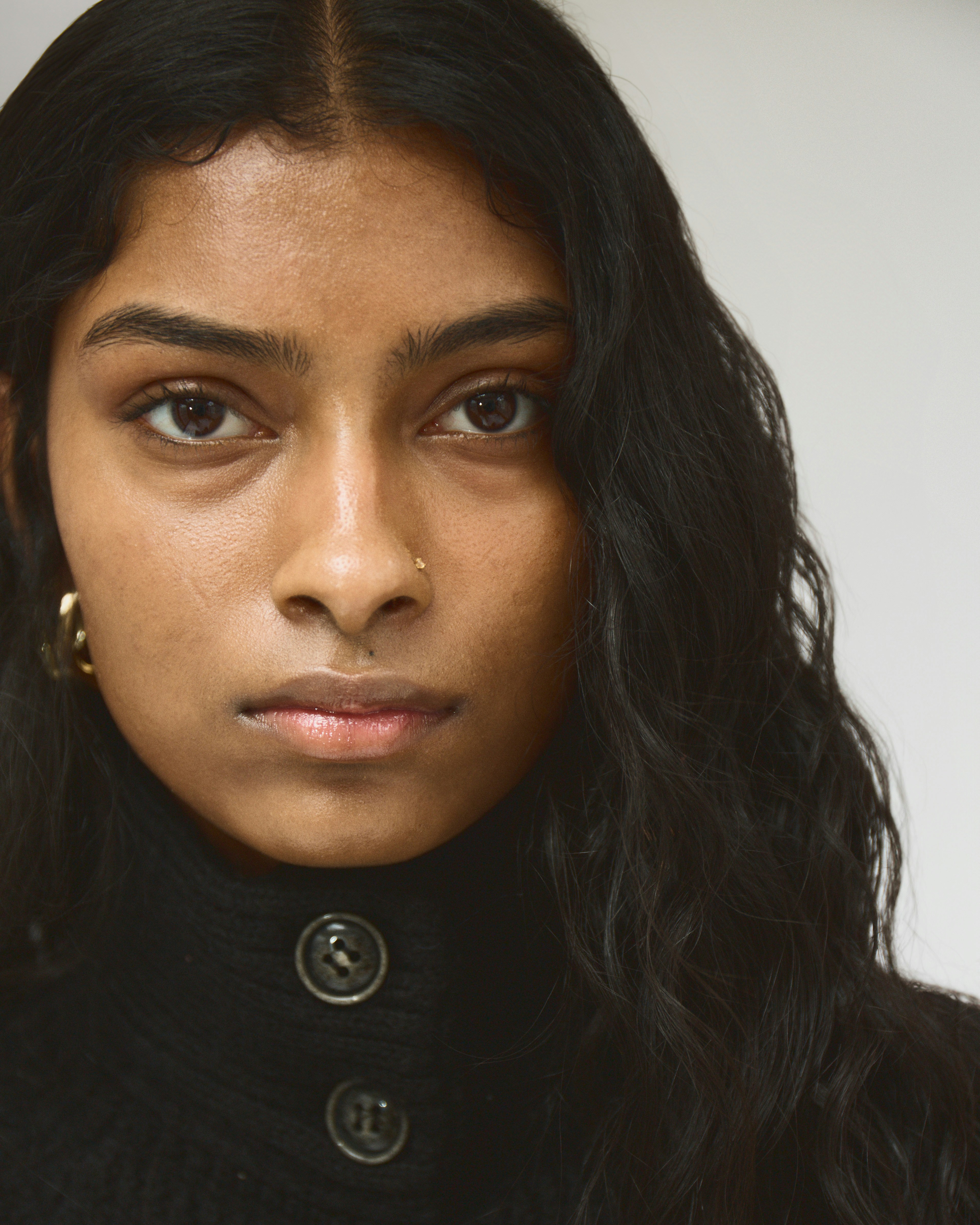 A close up of a person with long hair photo – Free Portrait Image on ...