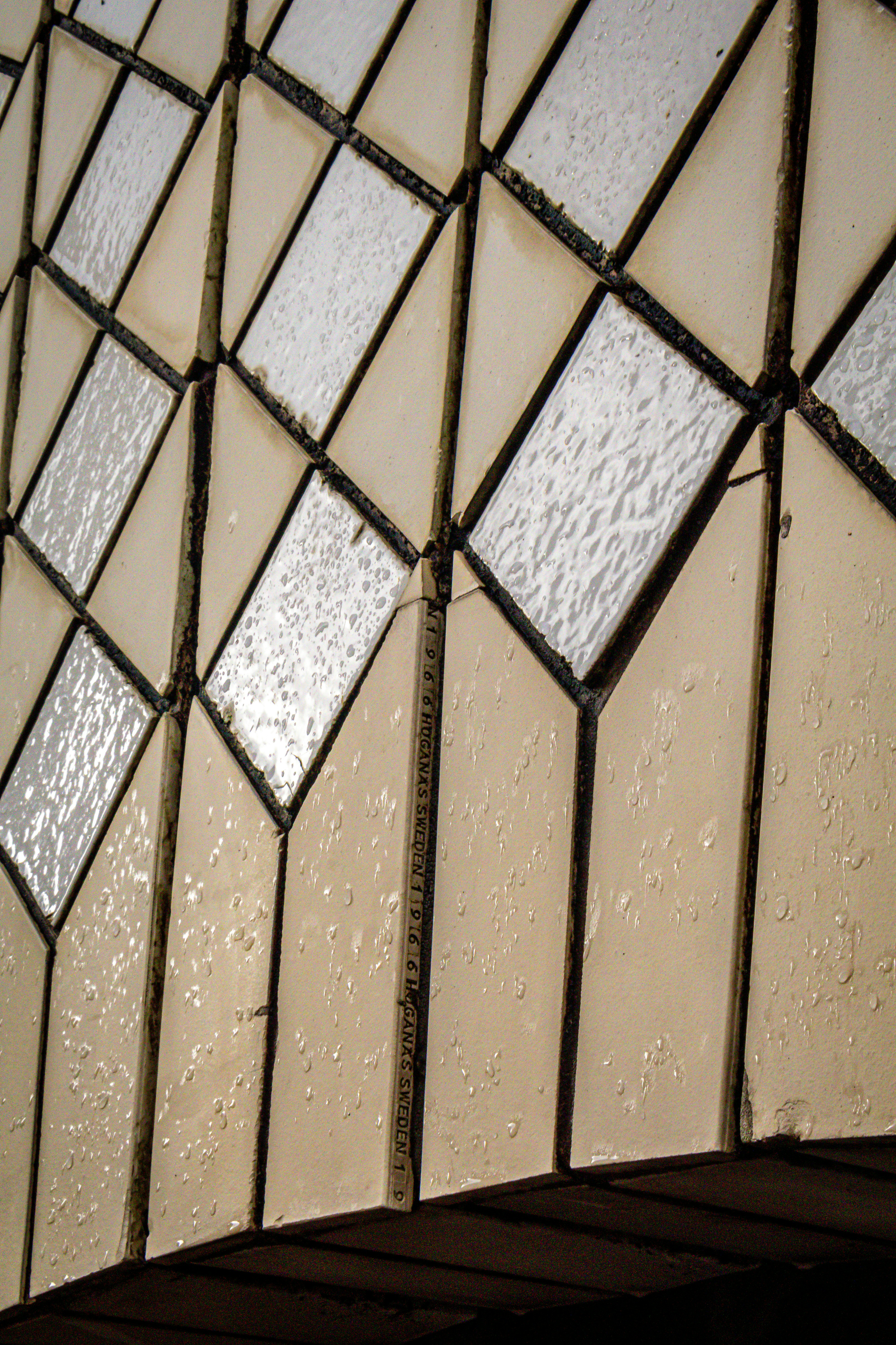 Facet of Glass: Diamond-pattern Facade in Rain