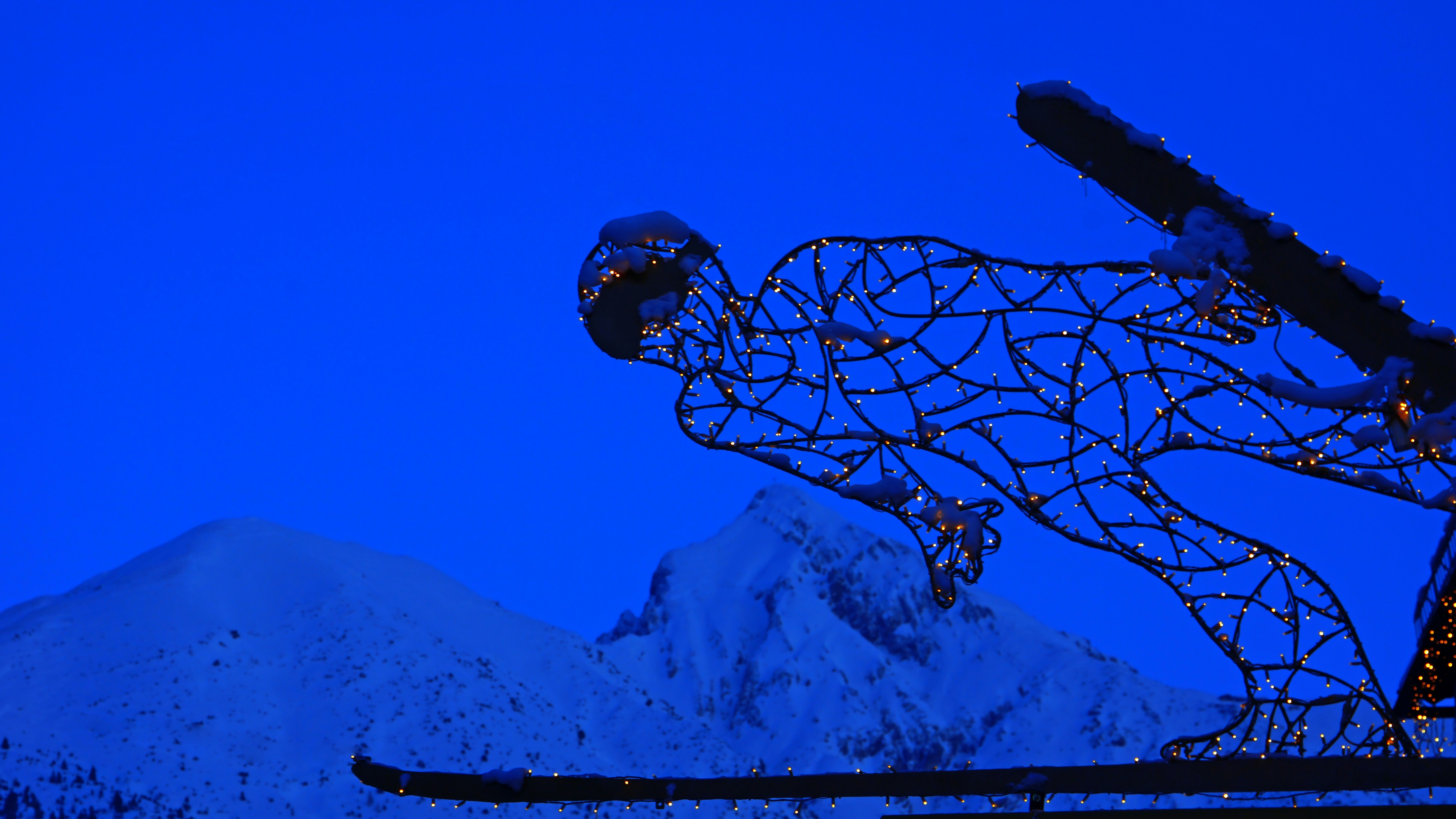 Blue Hour Mesh: Wireframe Skier Over Alpine Snow