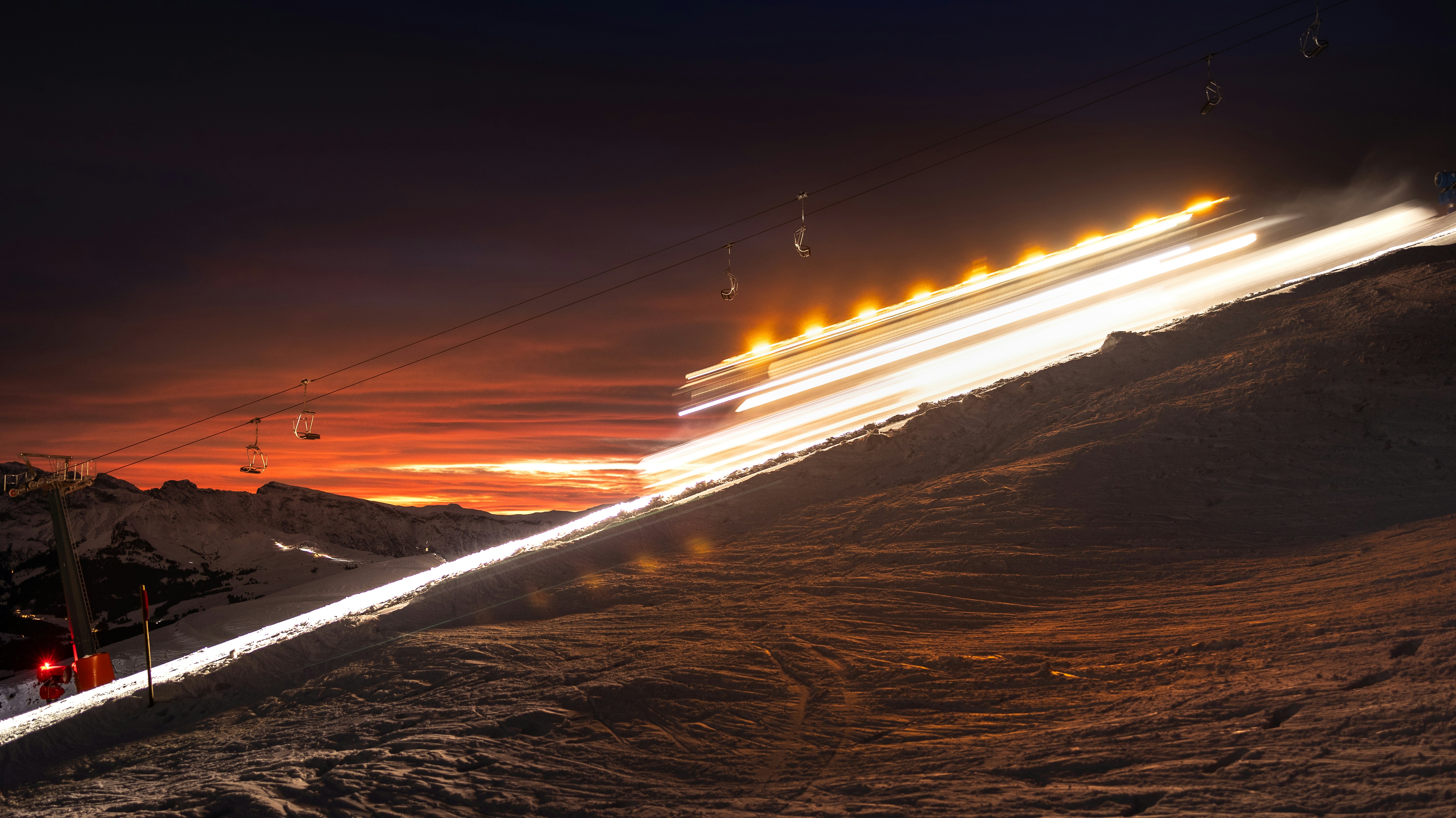 A long exposure photo of a ski slope at night photo – Free Urtijëi ...