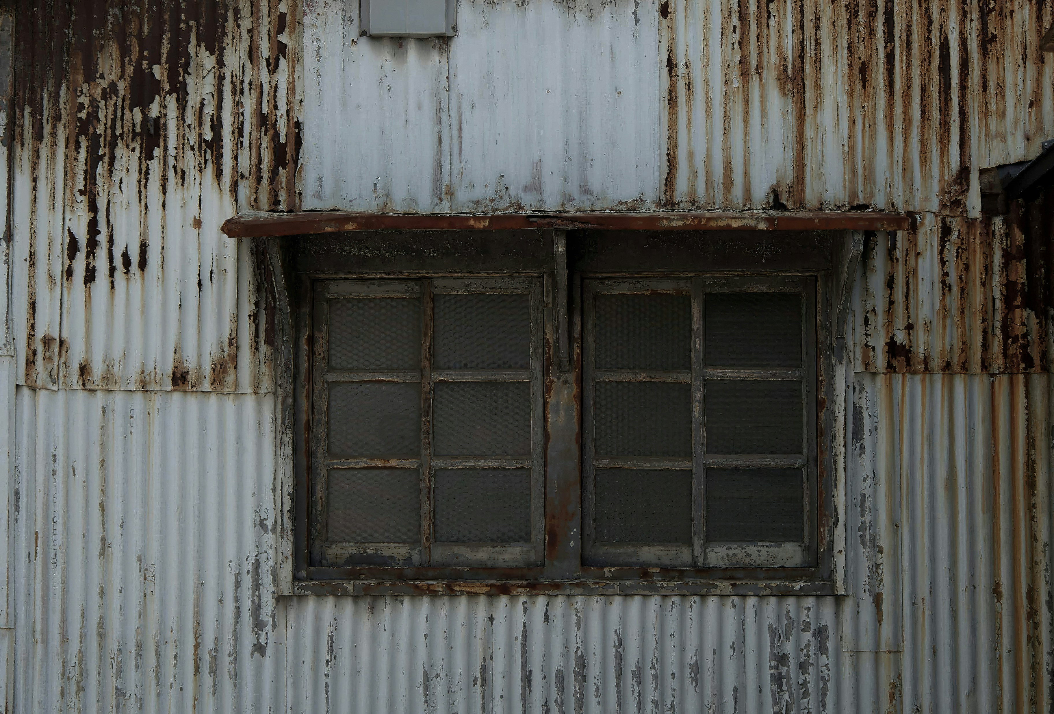 A rusted building with two windows and a stop sign photo – Free 日本、大阪府 ...