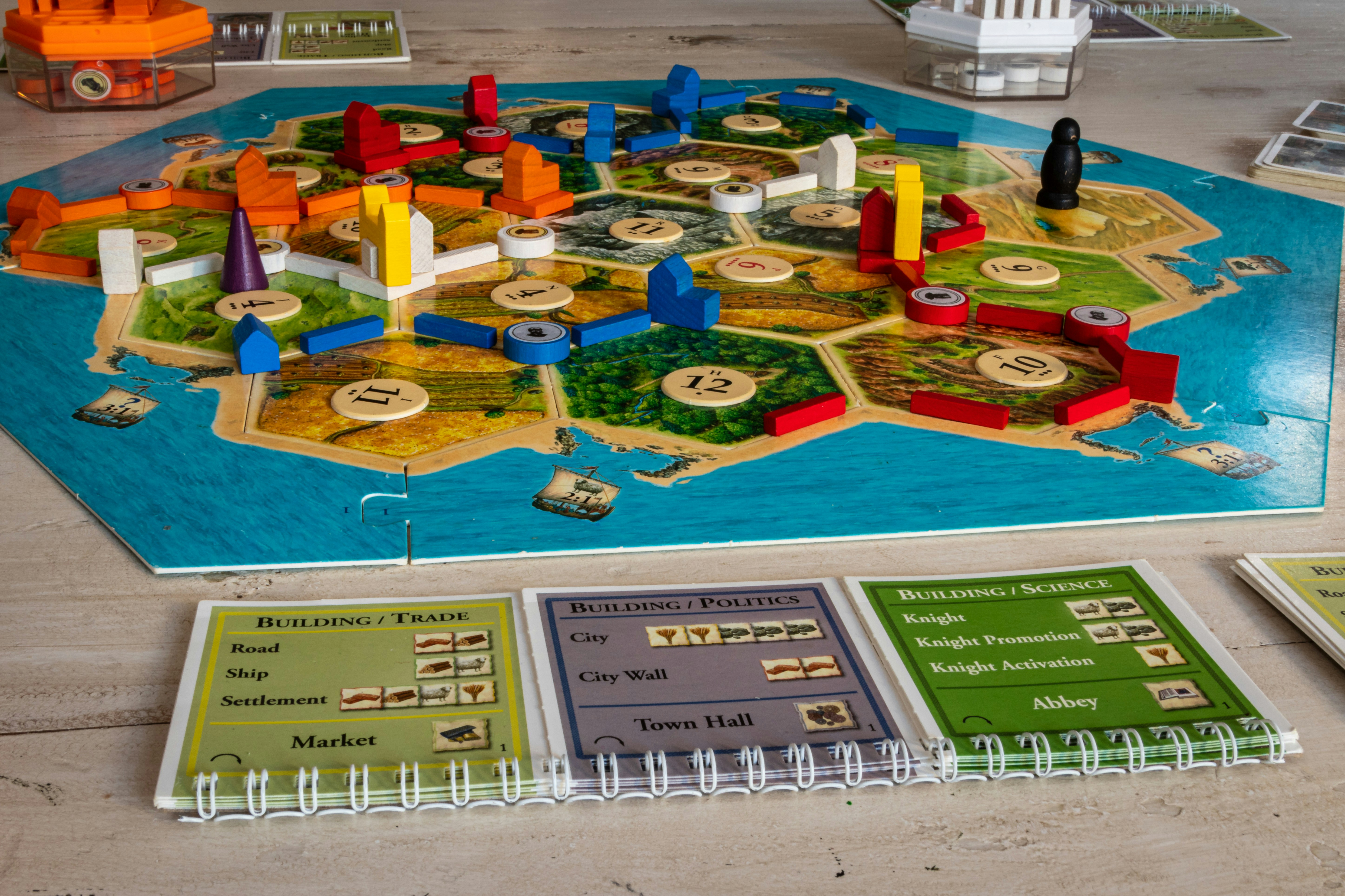 Settlers' Board: Colorful Catan-like Round of Cities and Roads