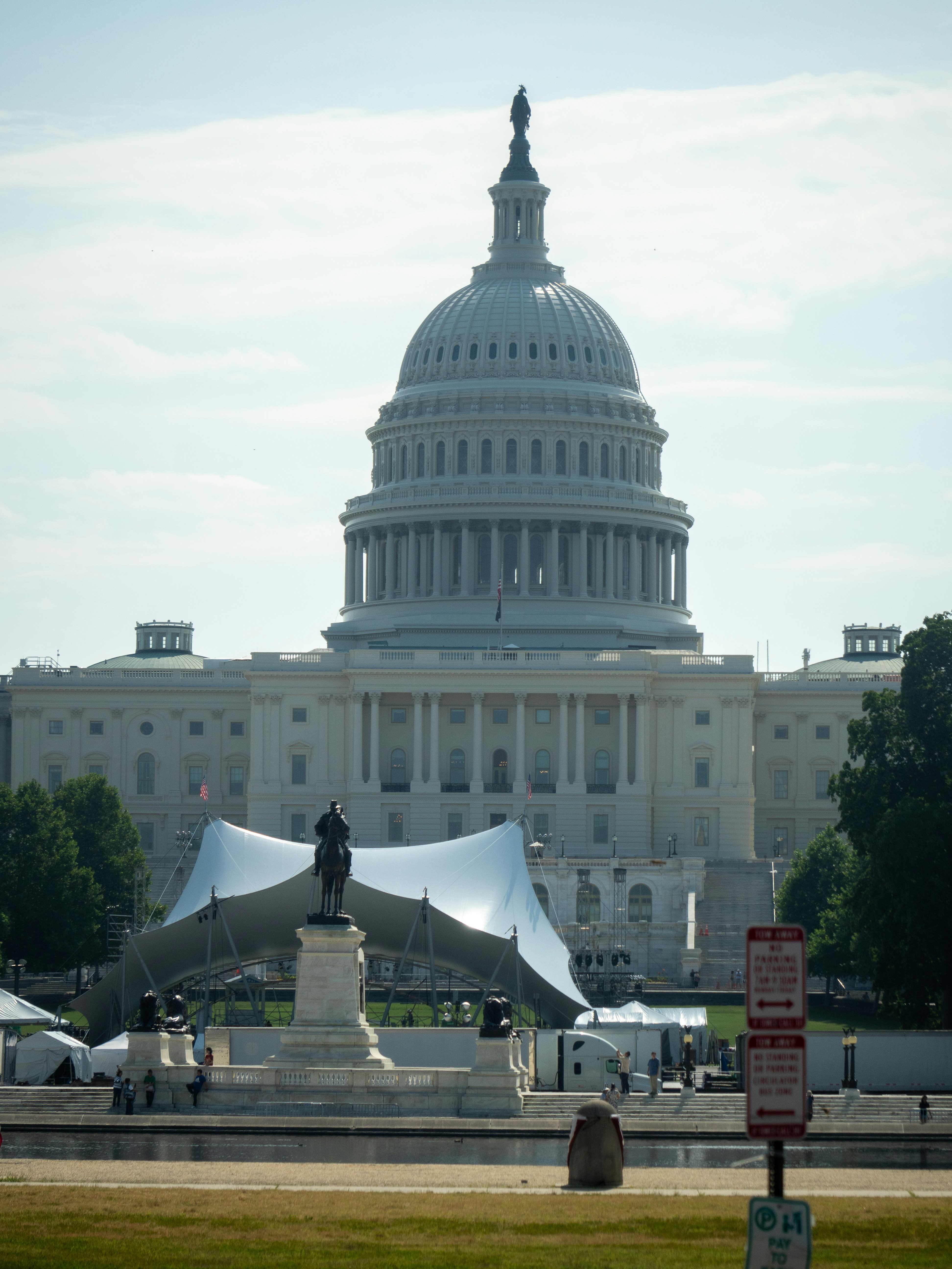Dome in Focus: Quiet Capitol Grounds Under a White Canopy