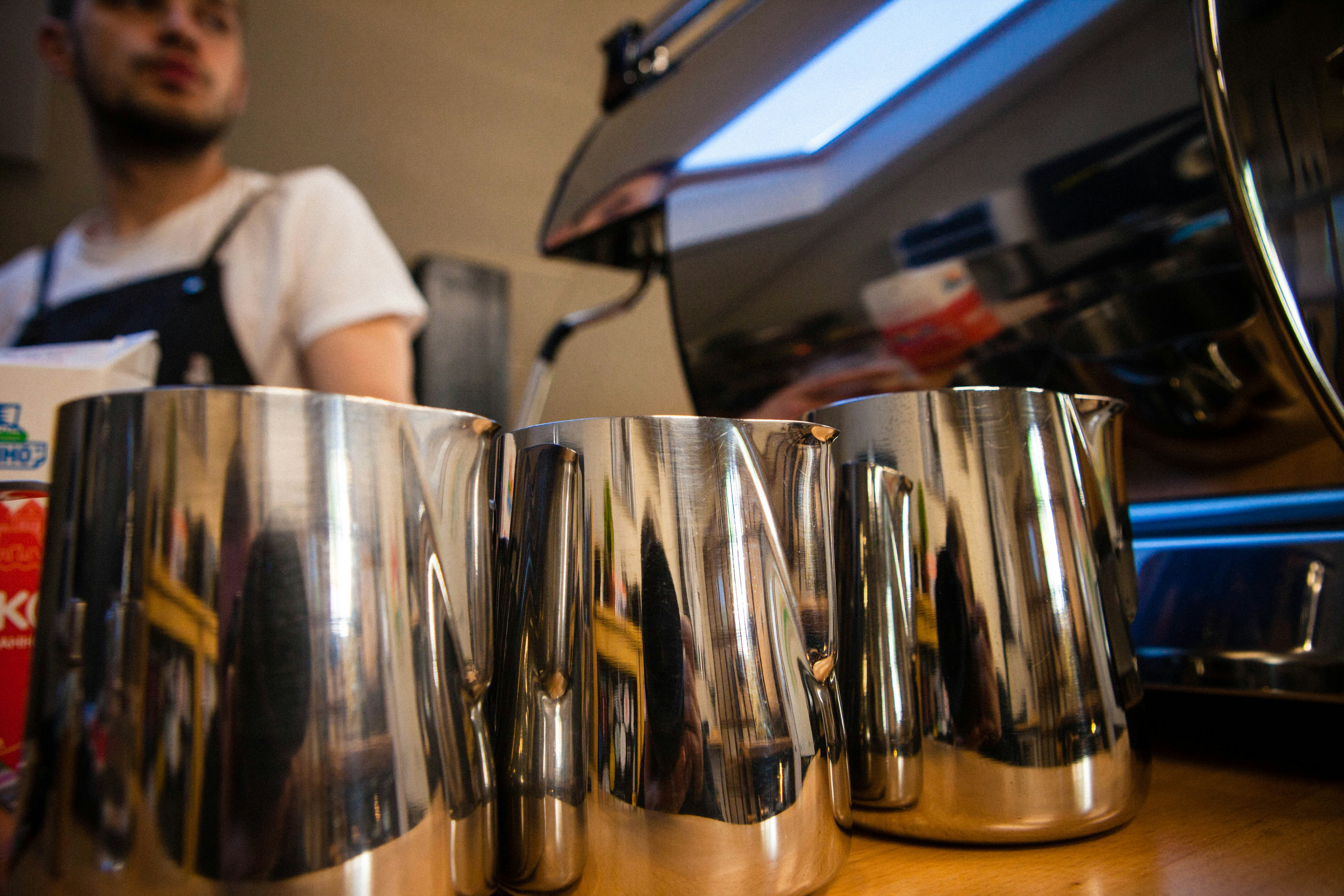 Polished Mugs, Quiet Café: A Morning Still-Life