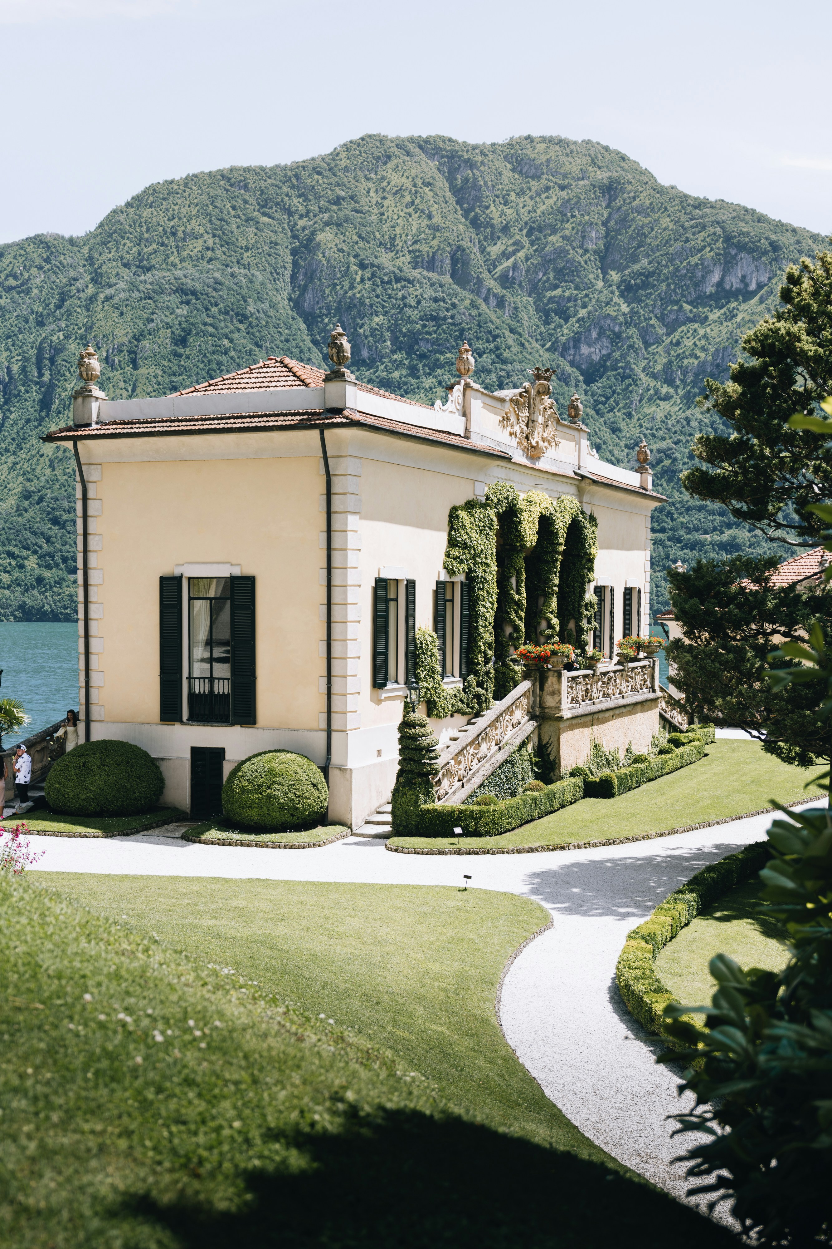 A house on a hill overlooking a body of water photo – Free Italy Image ...
