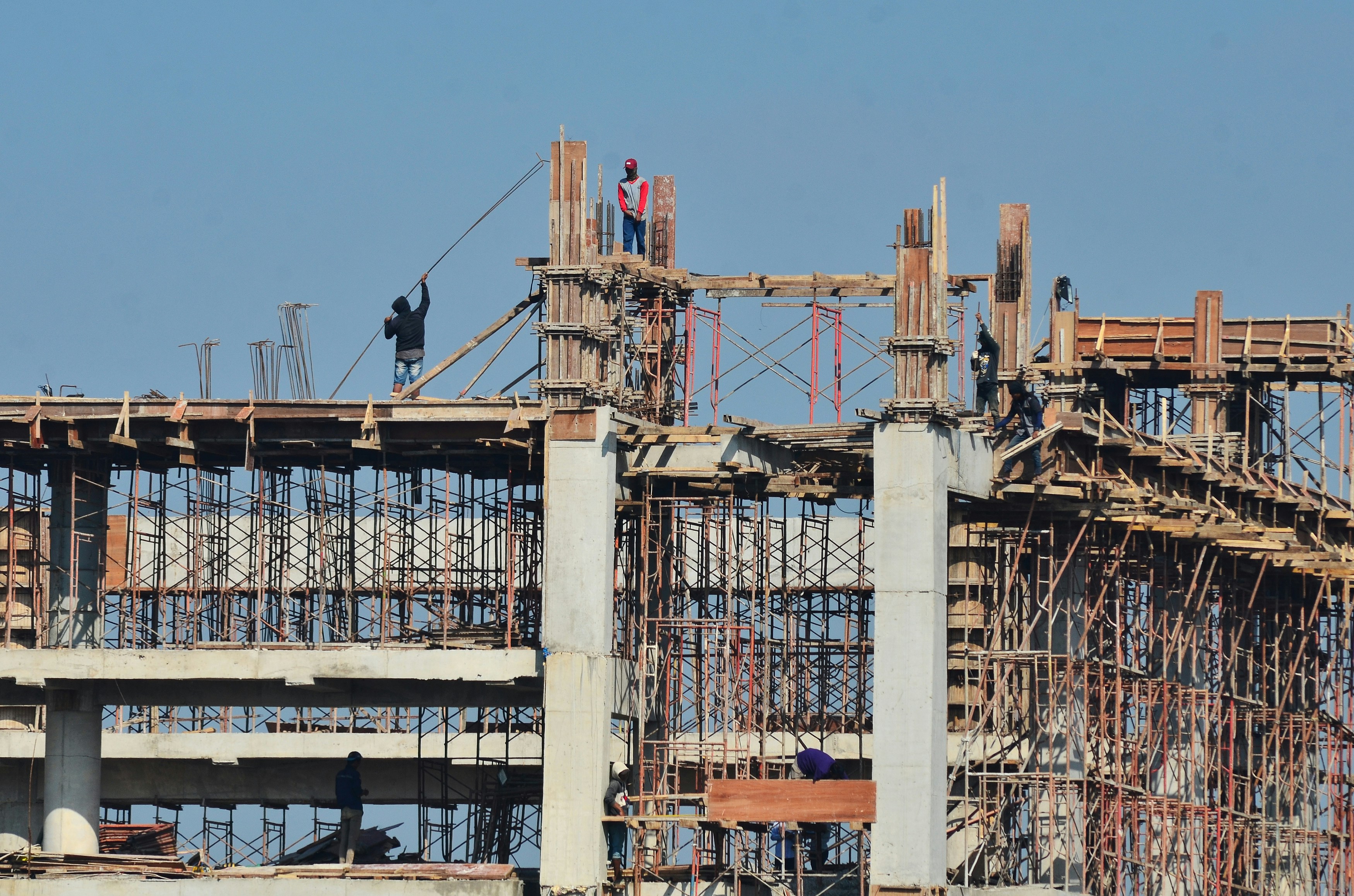 A large building under construction with a sky background photo – Free ...