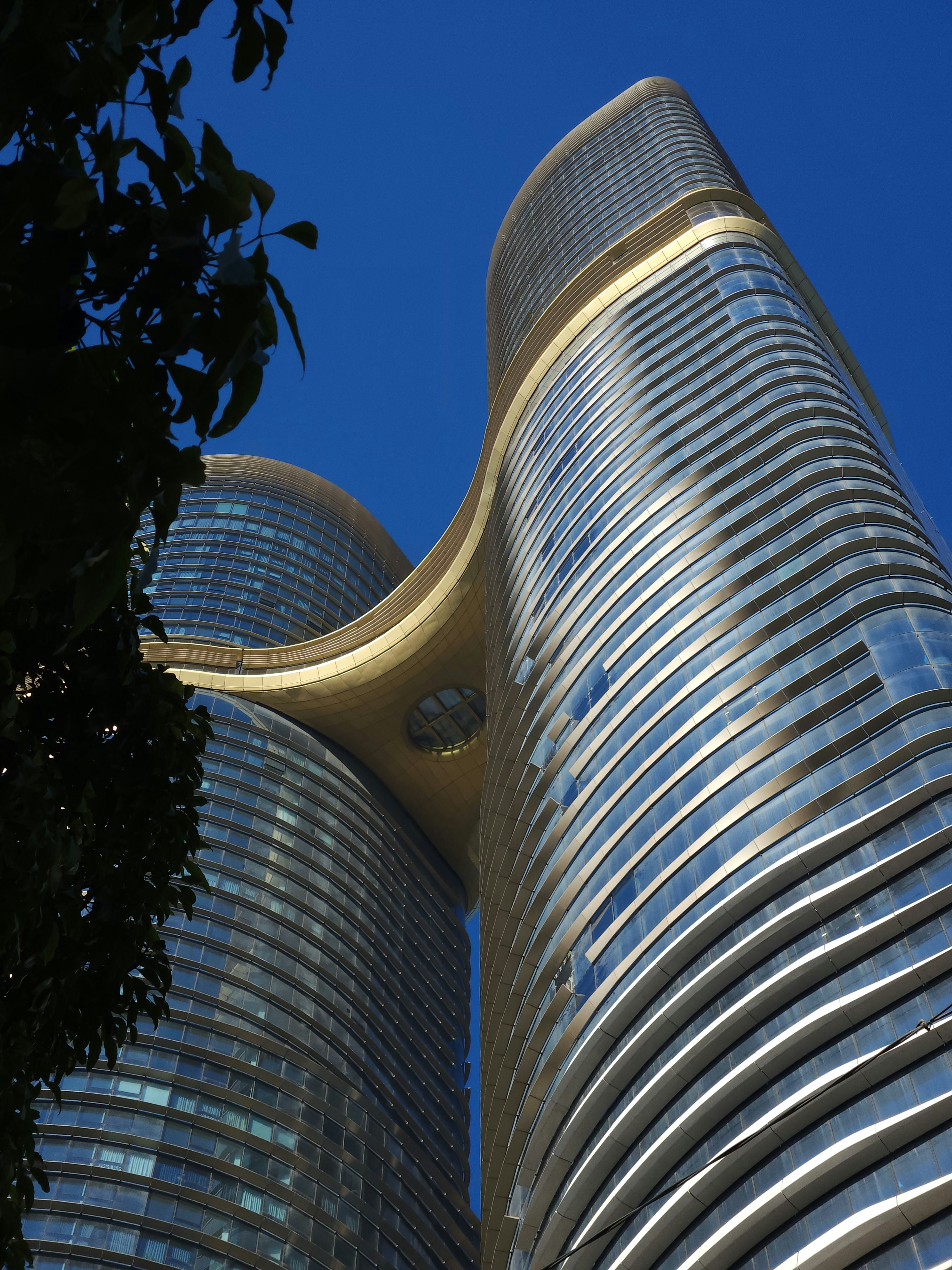 Sinuous Skybridge: Twin Glass Towers in a Fluid Arc