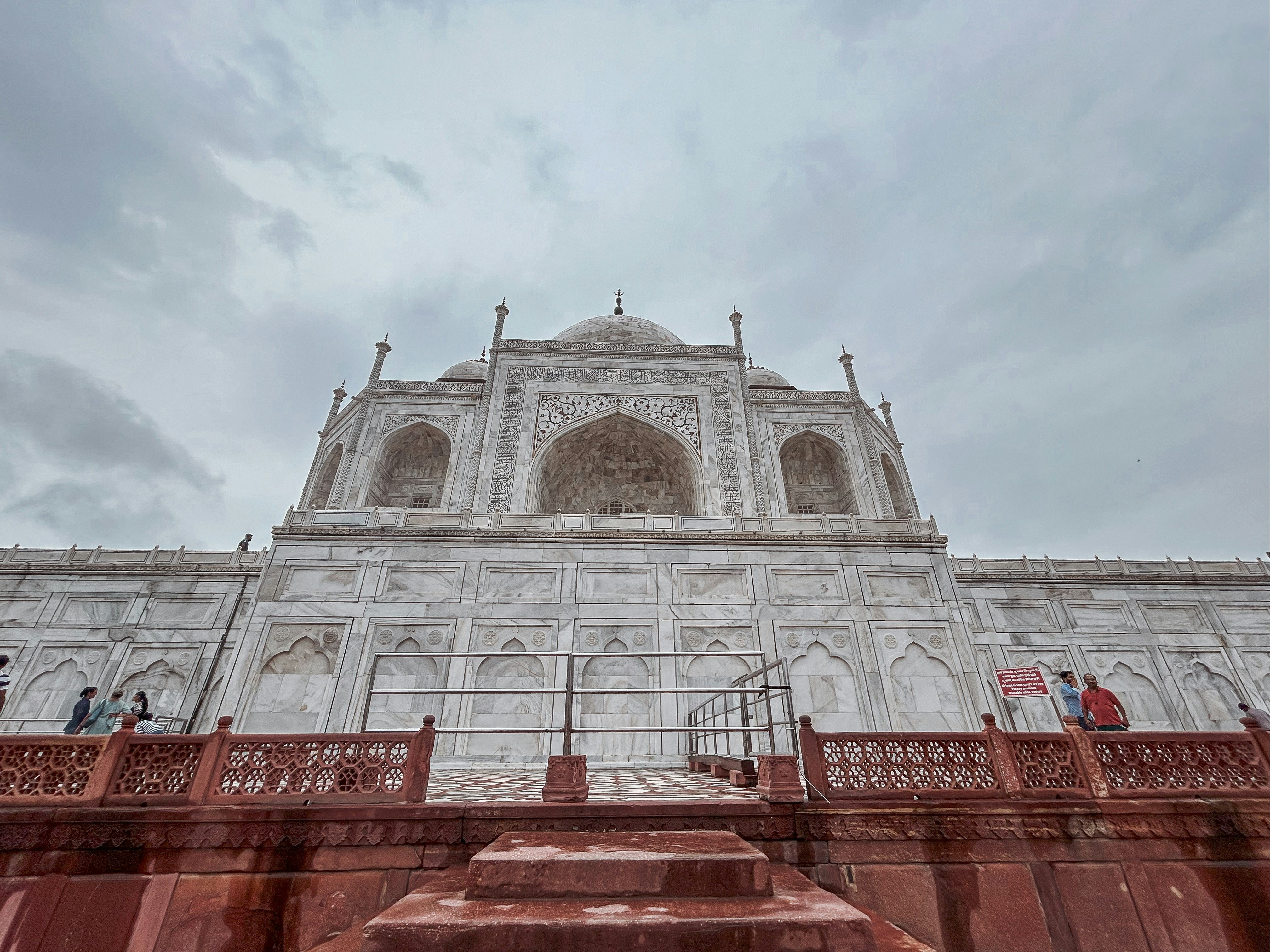 A very tall building with a bunch of stairs photo – Free Taj mahal ...