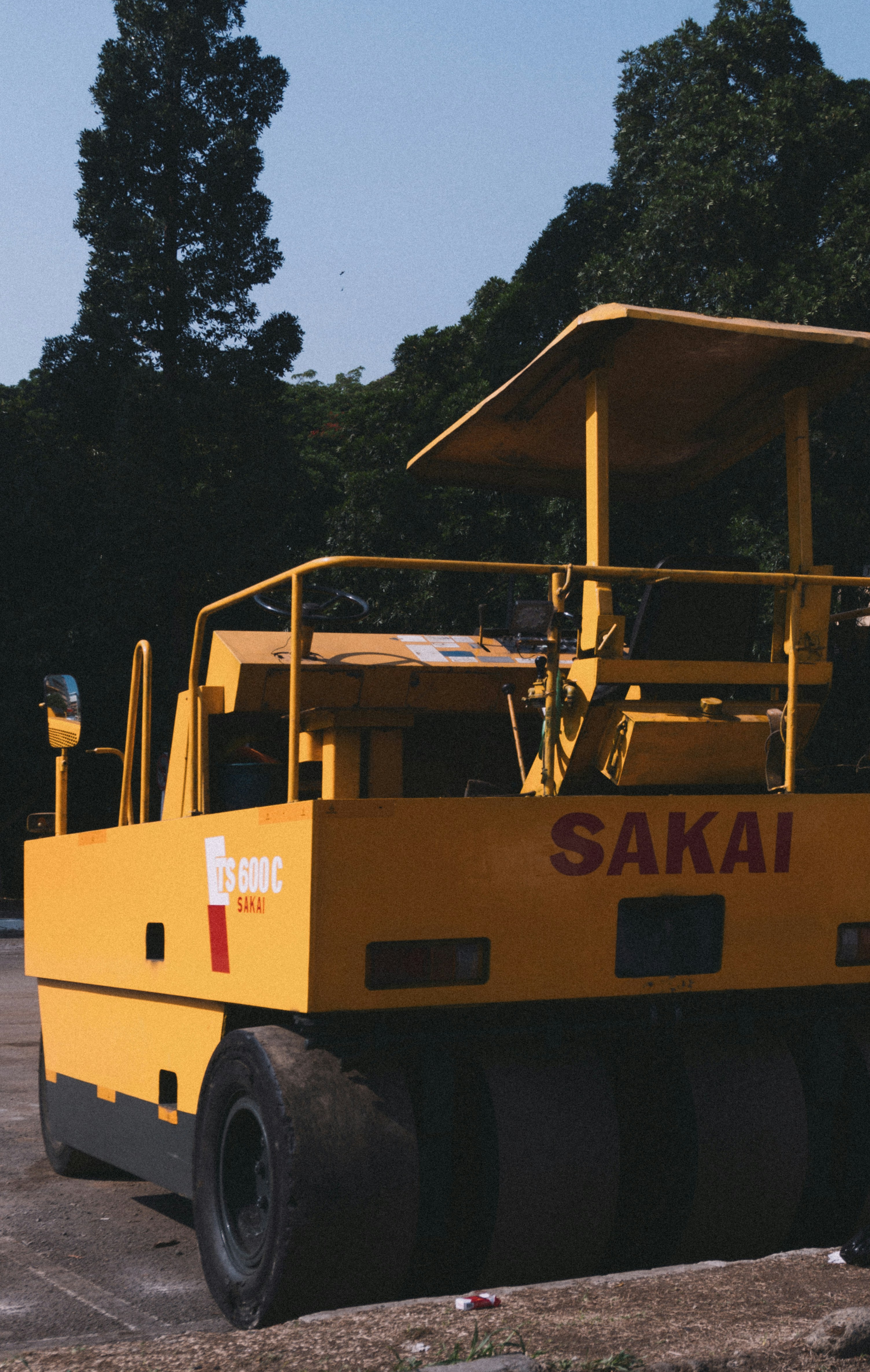Sunlit Sakai Loader: Bold Yellow in a Quiet Yard