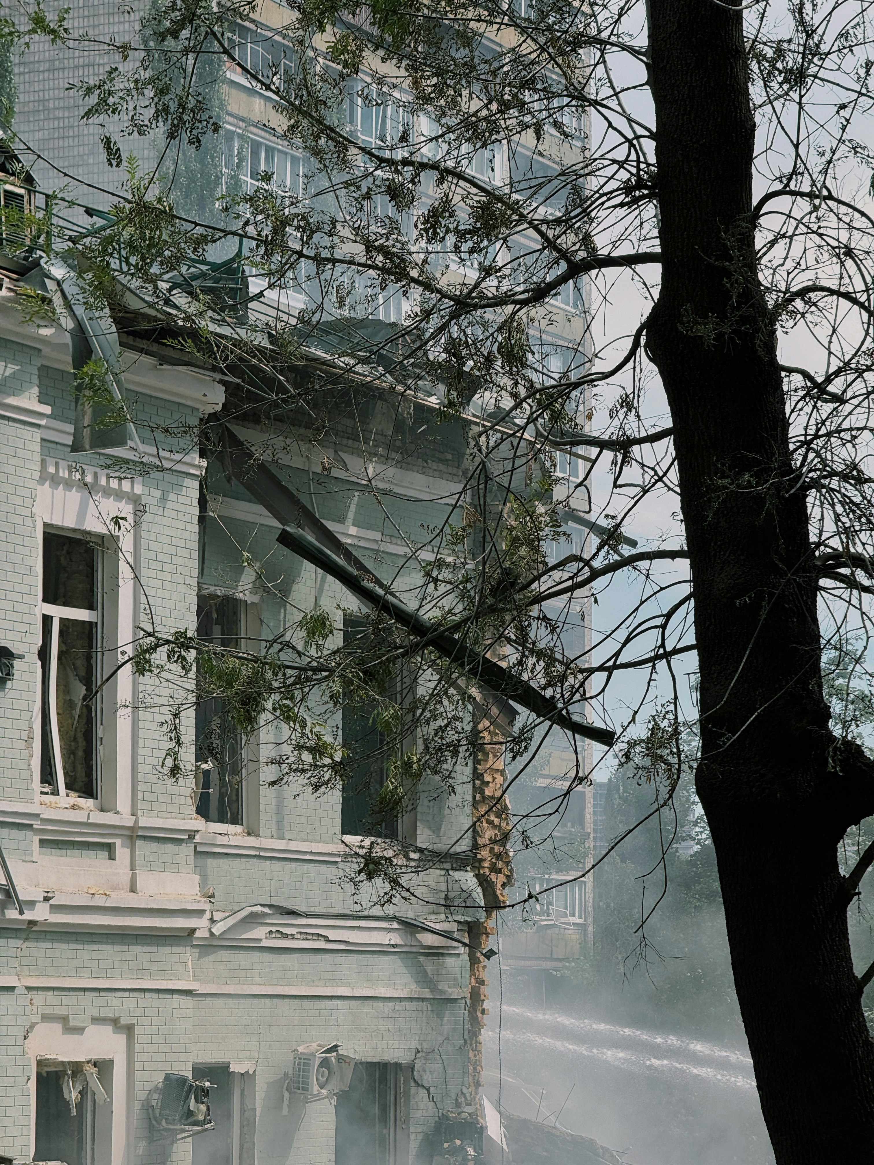 A fire hydrant spewing water out of a fire hydrant photo – Free ...