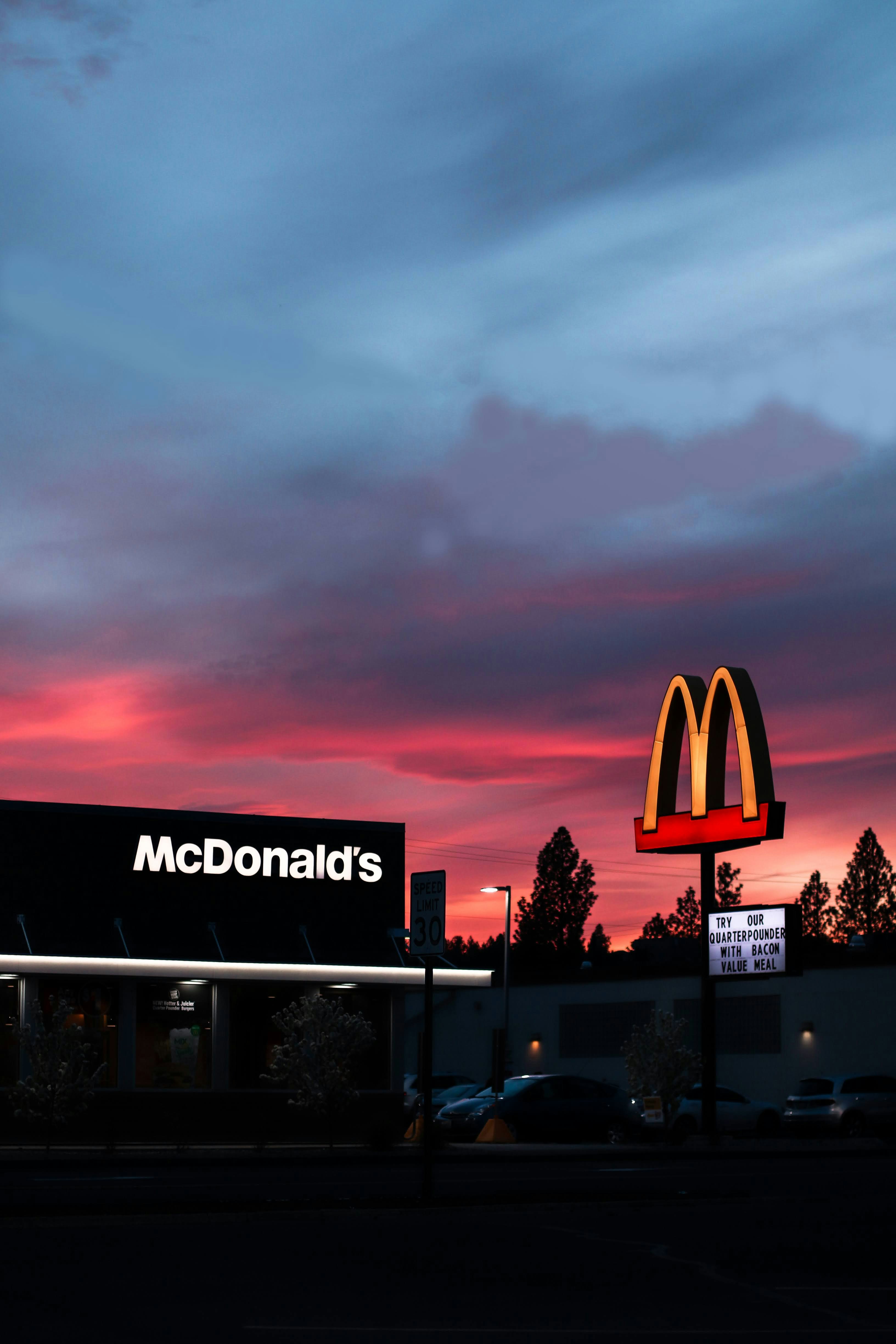 A mcdonald's restaurant with a sunset in the background photo – Free ...