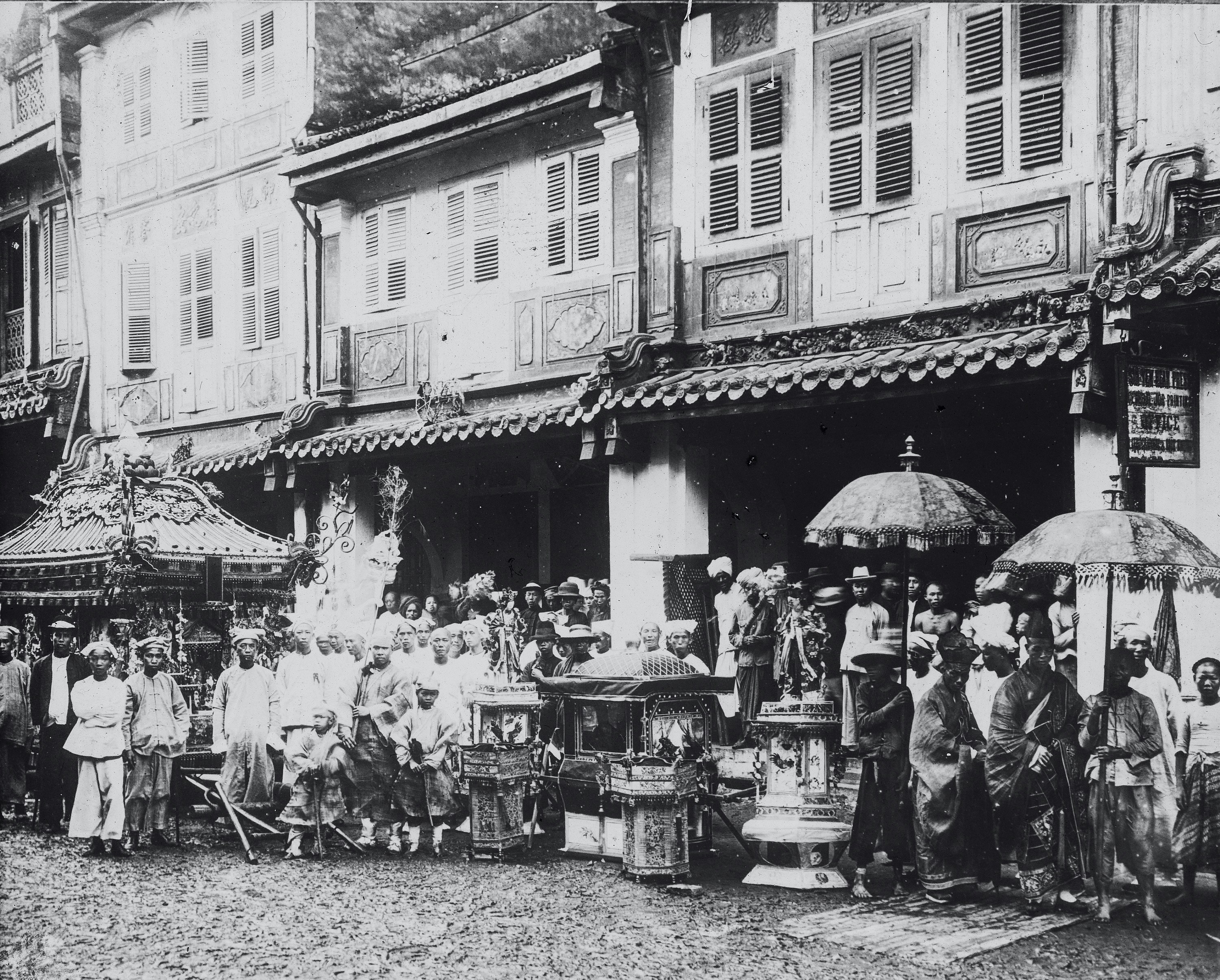 A group of people standing in front of a building photo – Free China ...