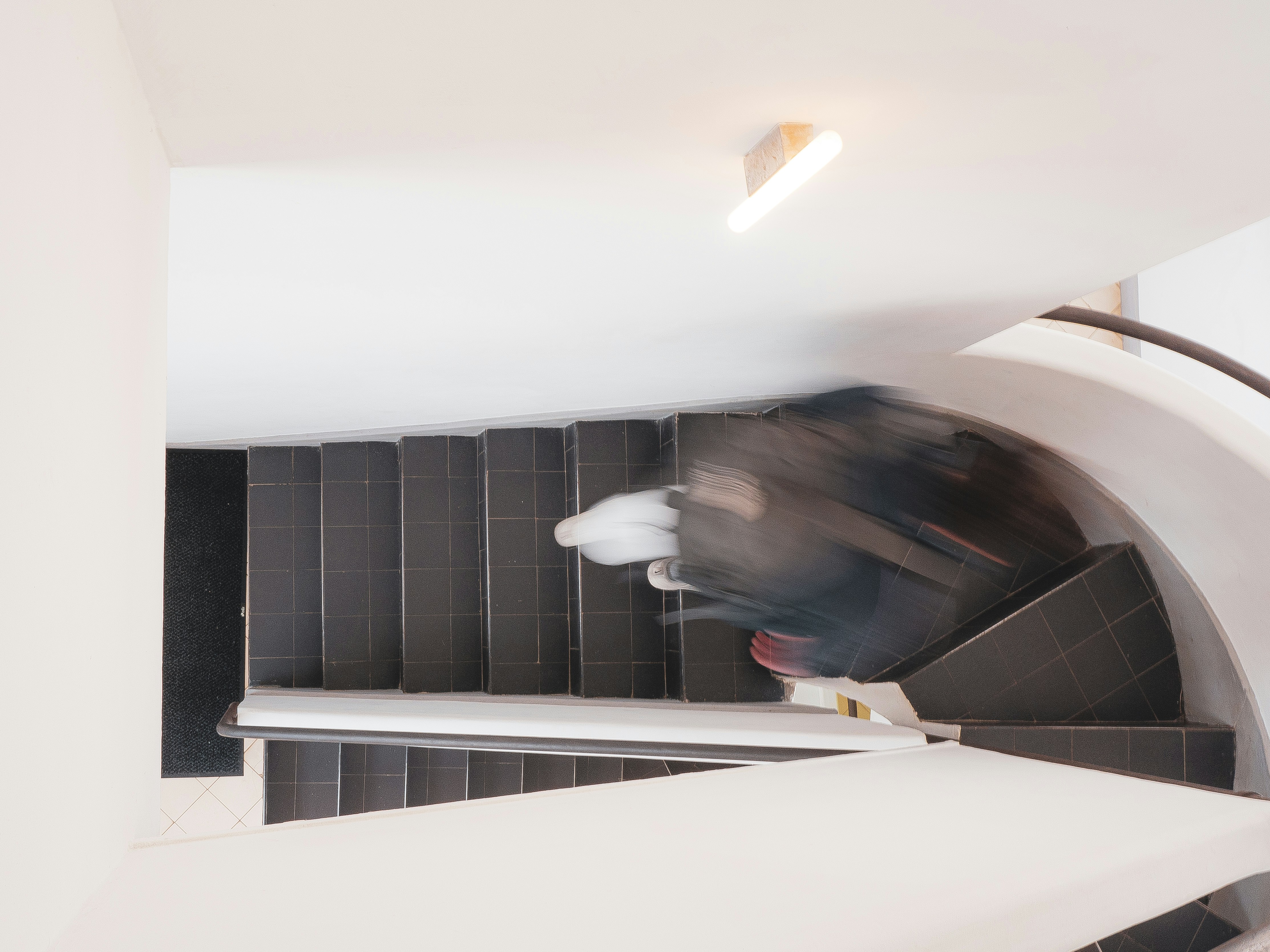 Blurred Descent: Motion on the Spiral Steps