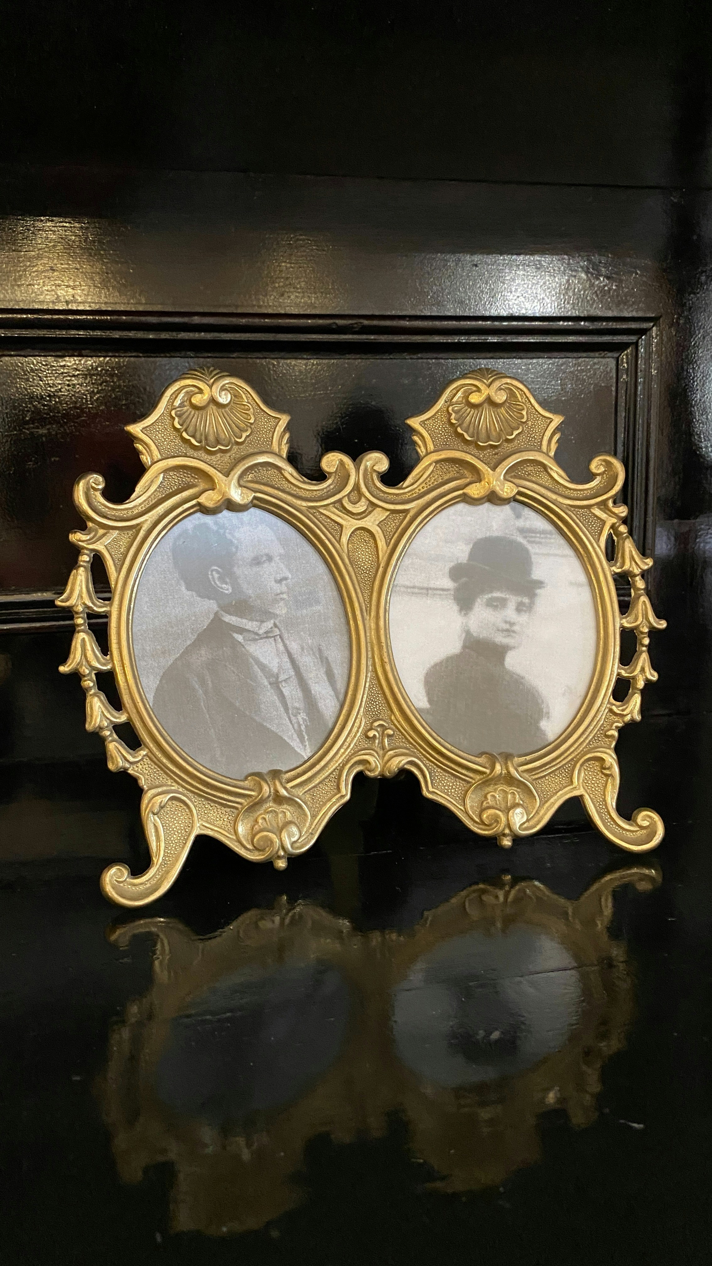An old fashioned picture frame with a man in it photo – Free Man Image ...