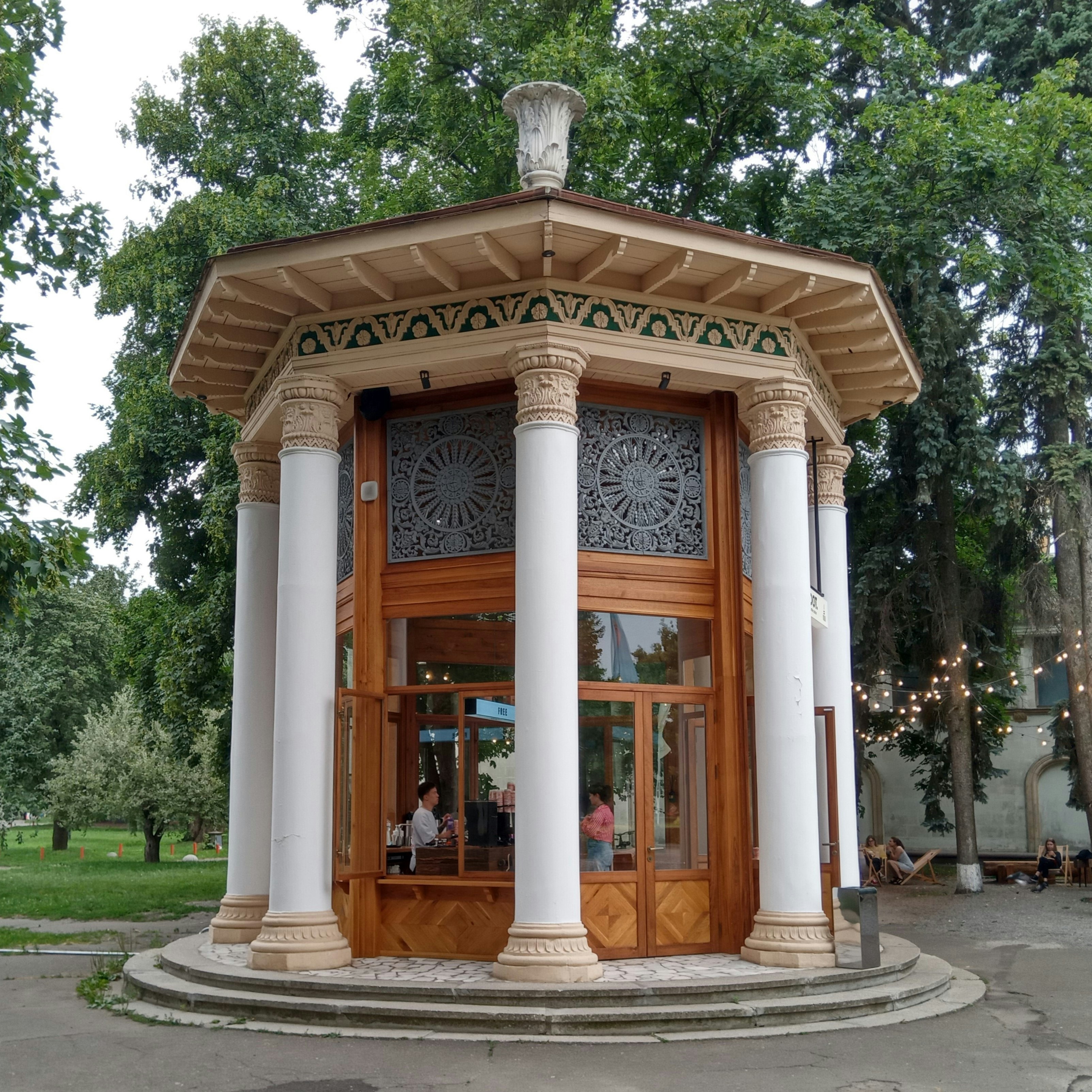 Cafe-rotonda at the Exhibition of Achievements of National Economy (Expocentre of Ukraine), Kyiv. - Нарядное кафе-ротонда (1958) на ВДНХ (Экспоцентр Украины), Киев.