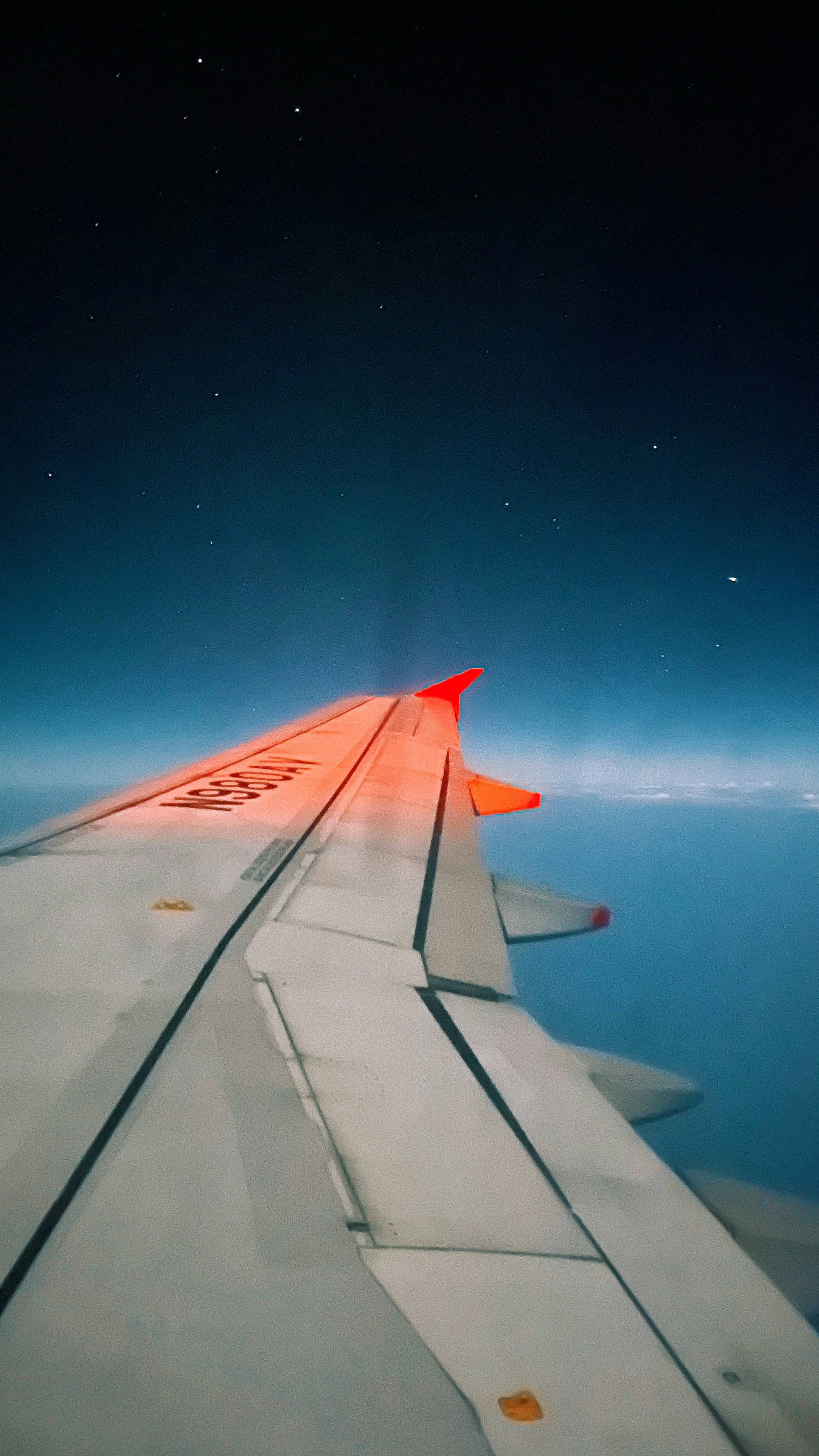 A view of the wing of an airplane at night photo – Free Aeropuerto ...