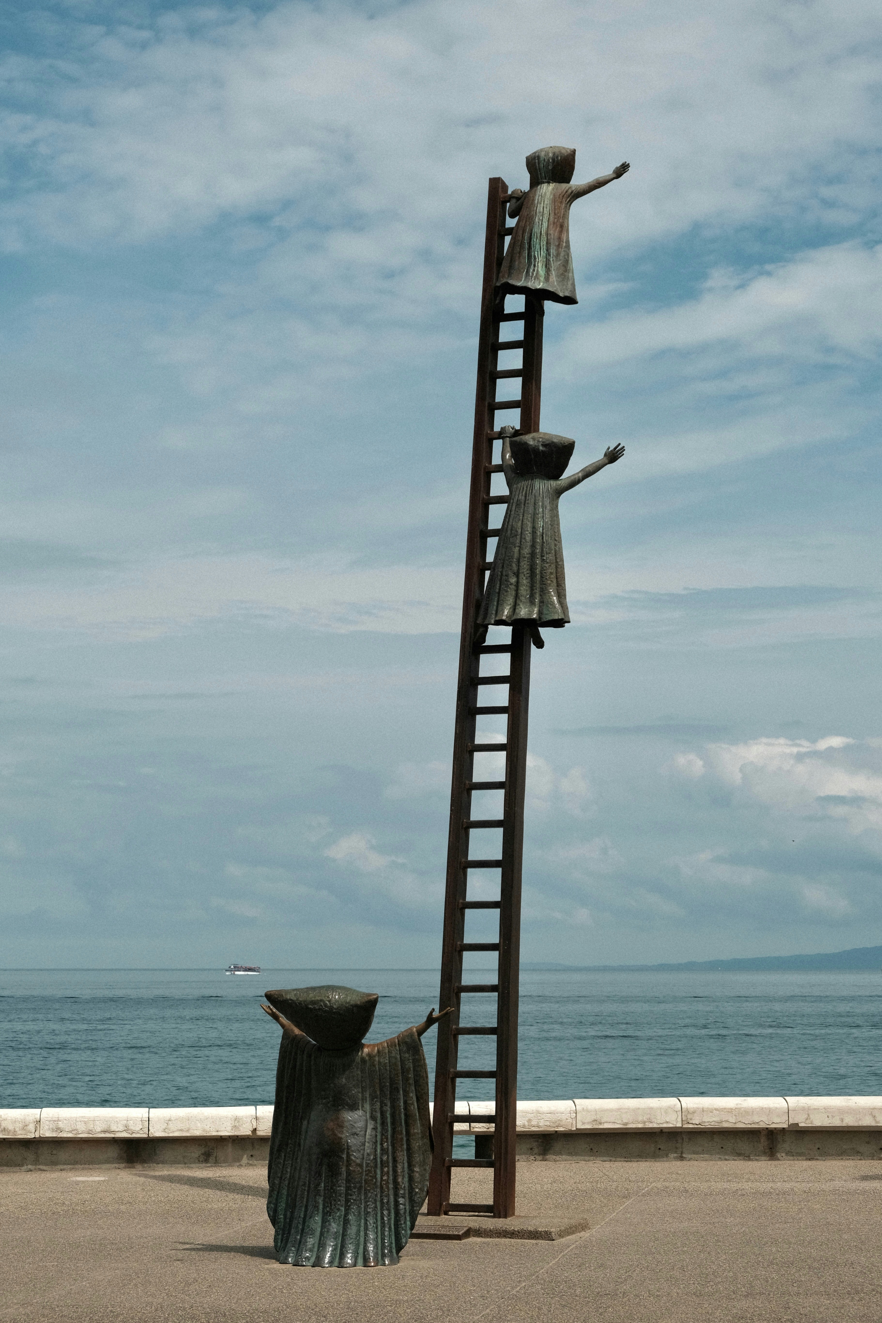 A statue of two people climbing up a ladder photo – Free Puerto ...