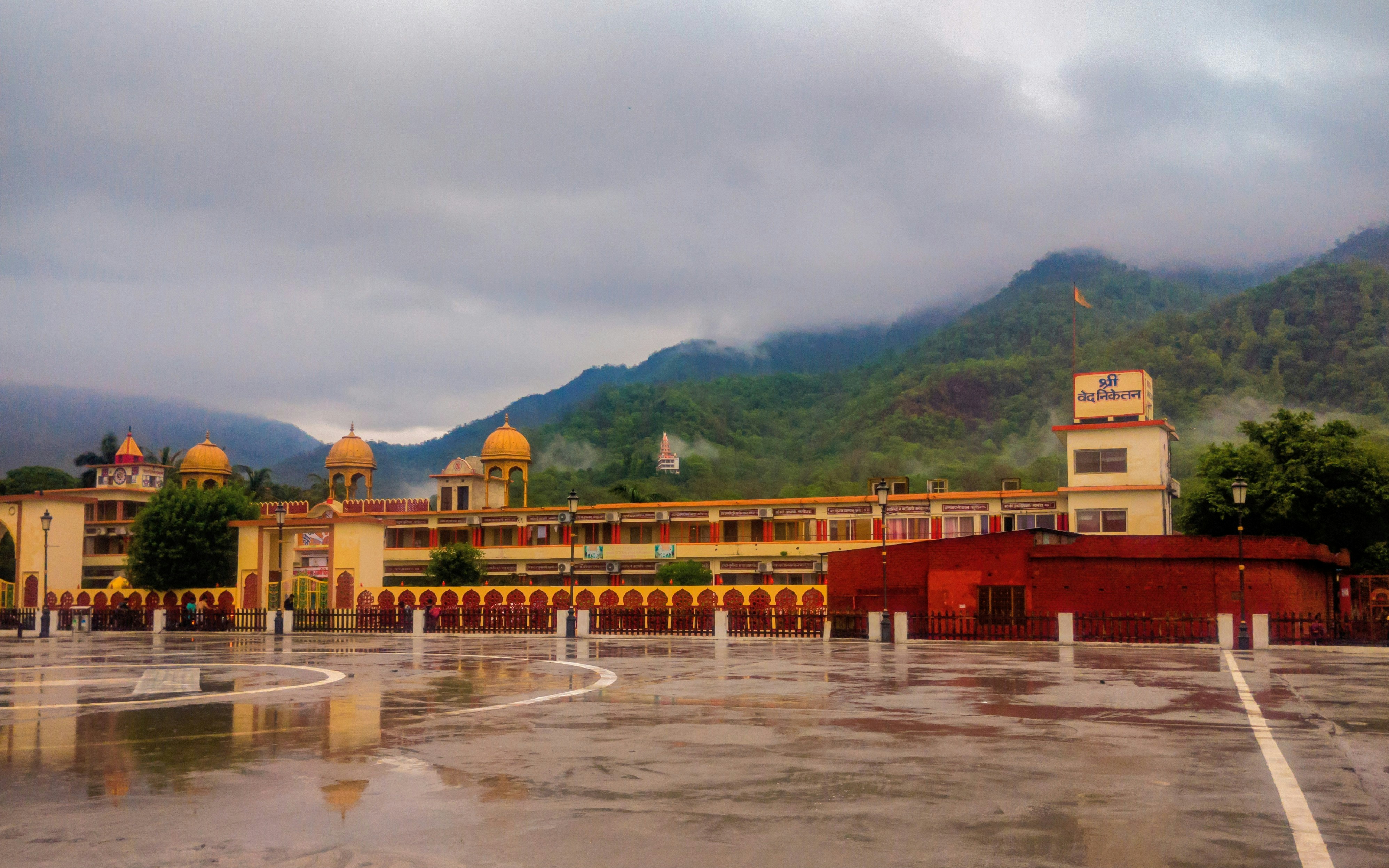 A large building with mountains in the background photo – Free ...