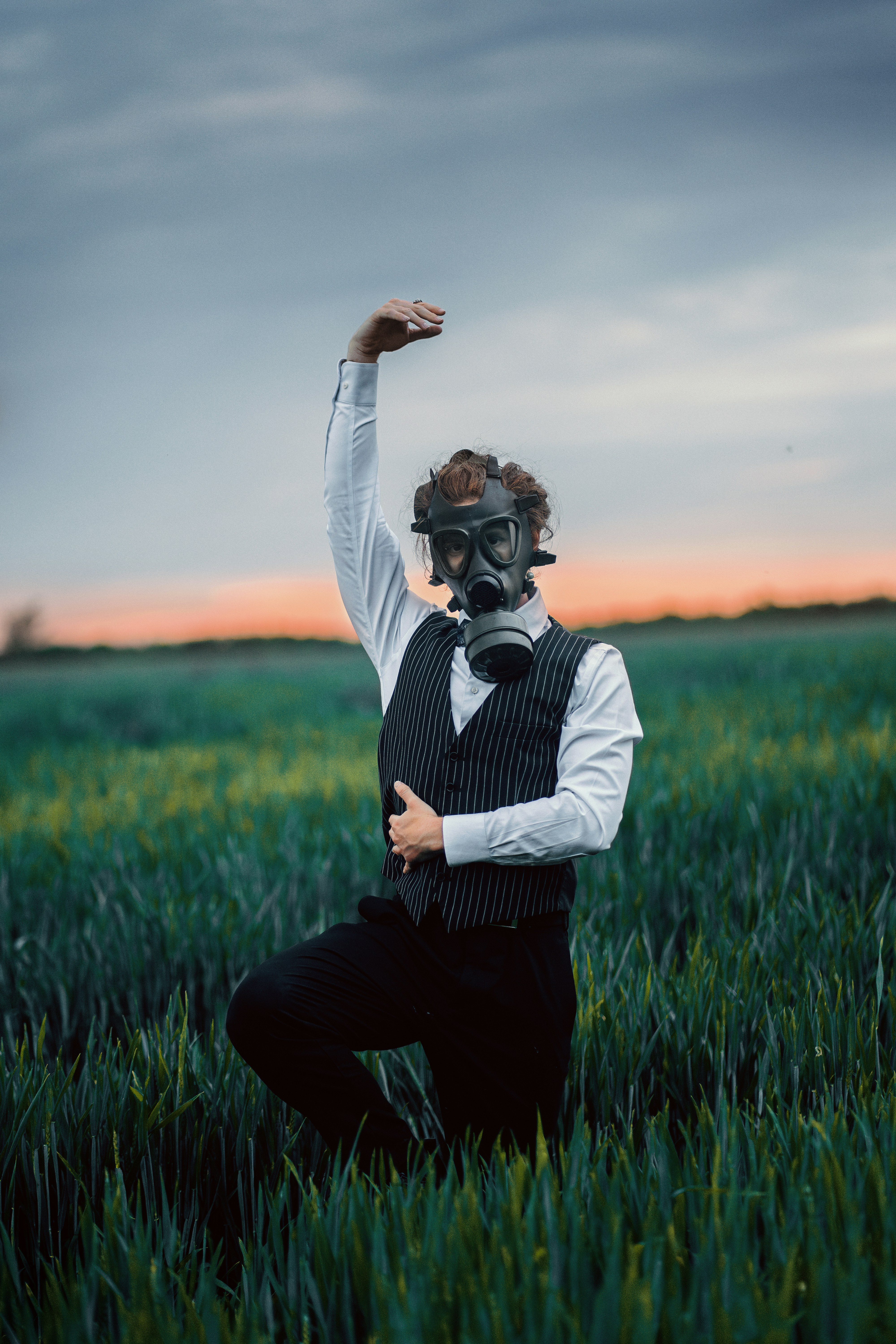 A man wearing a gas mask standing in a field photo – Free Moody ...