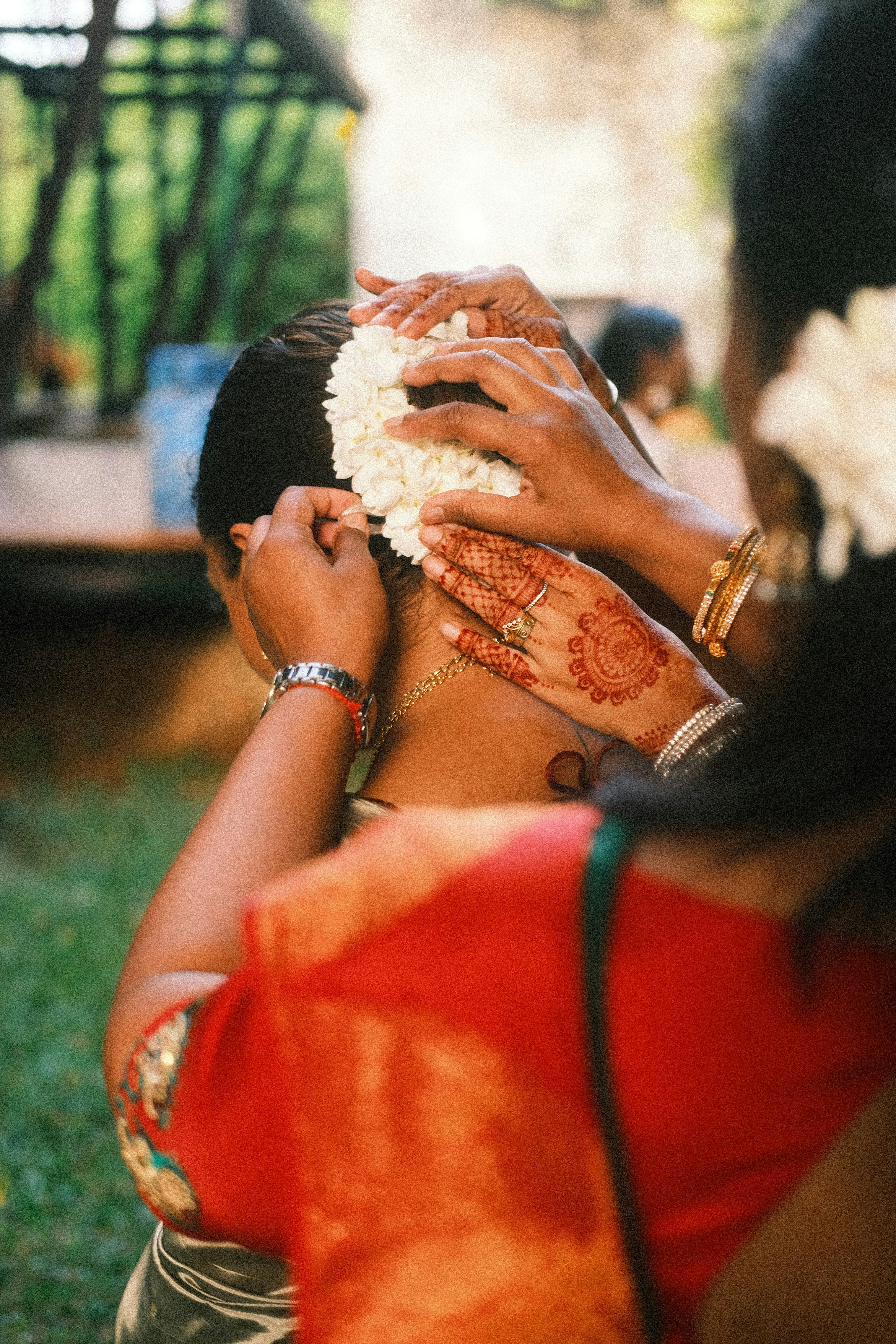 Jasmine Garland Moment: Crafting a Floral Hairpiece in a Traditional Ceremony