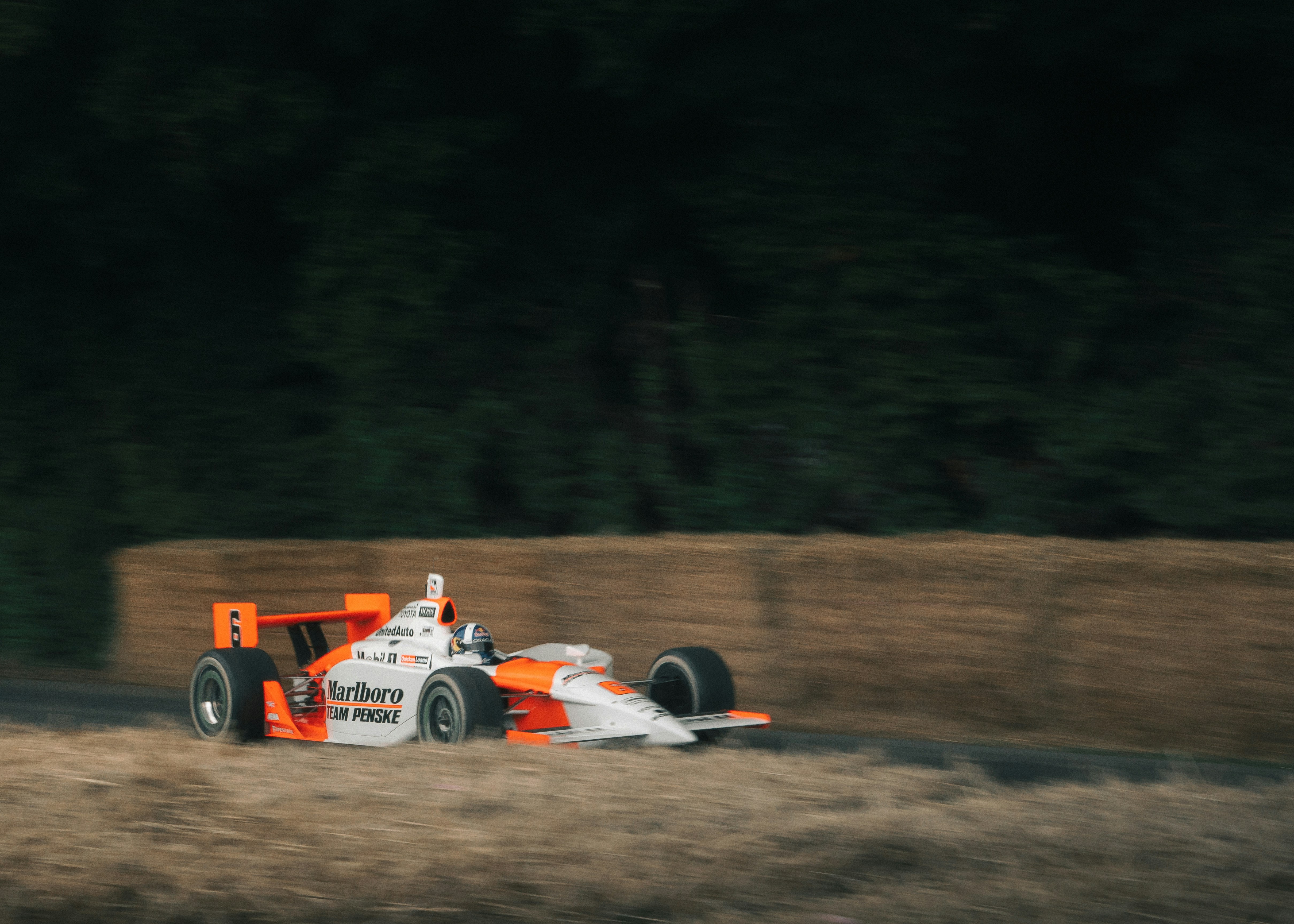 Dust and Hay: An Orange-White Open-Wheel Sprint on a Rural Track