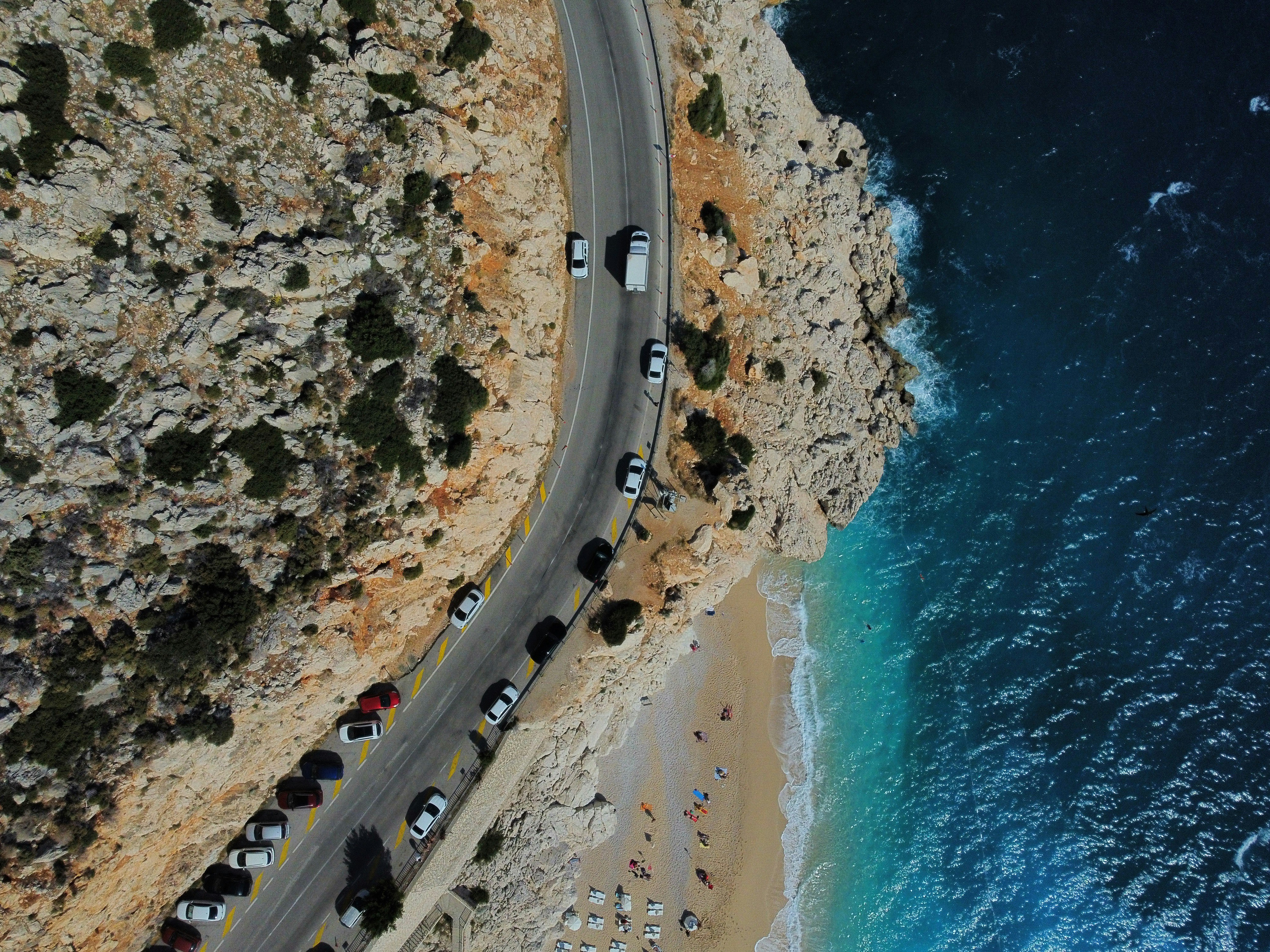 An aerial view of a road near the ocean photo – Free Car Image on Unsplash