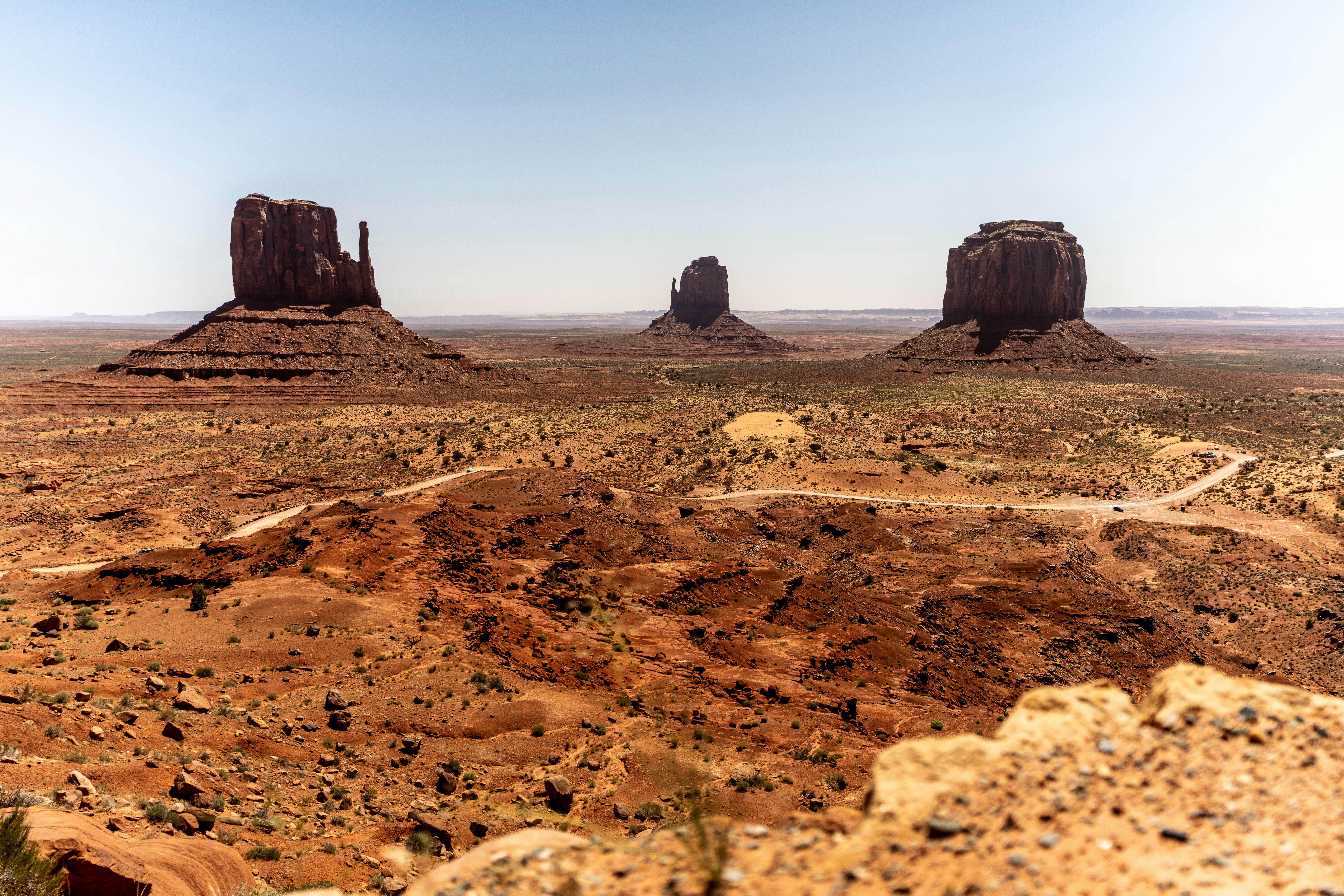 A desert landscape with rocks and dirt in the foreground photo – Free ...