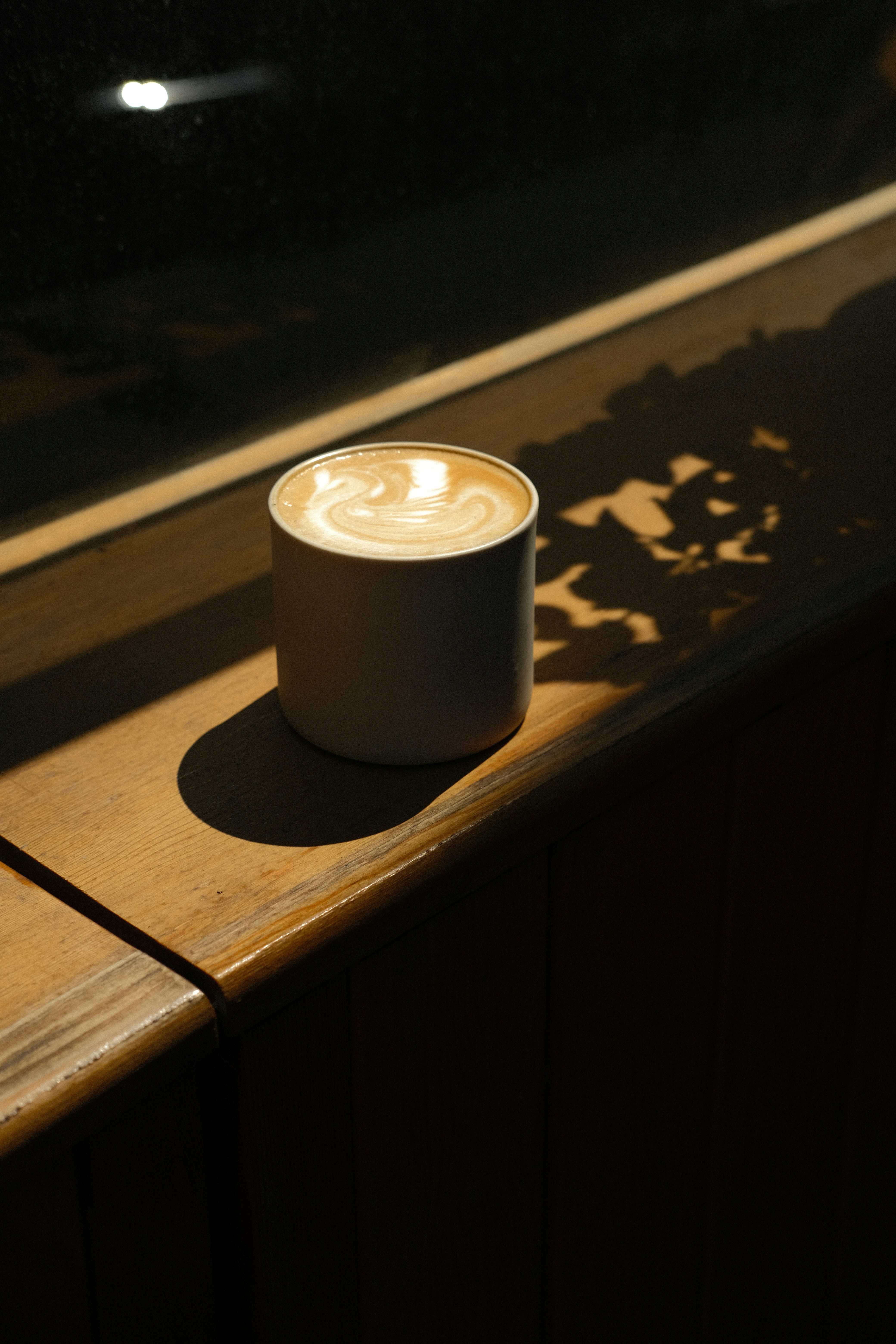 Crema Constellation: Latte Art on a Quiet Wooden Counter