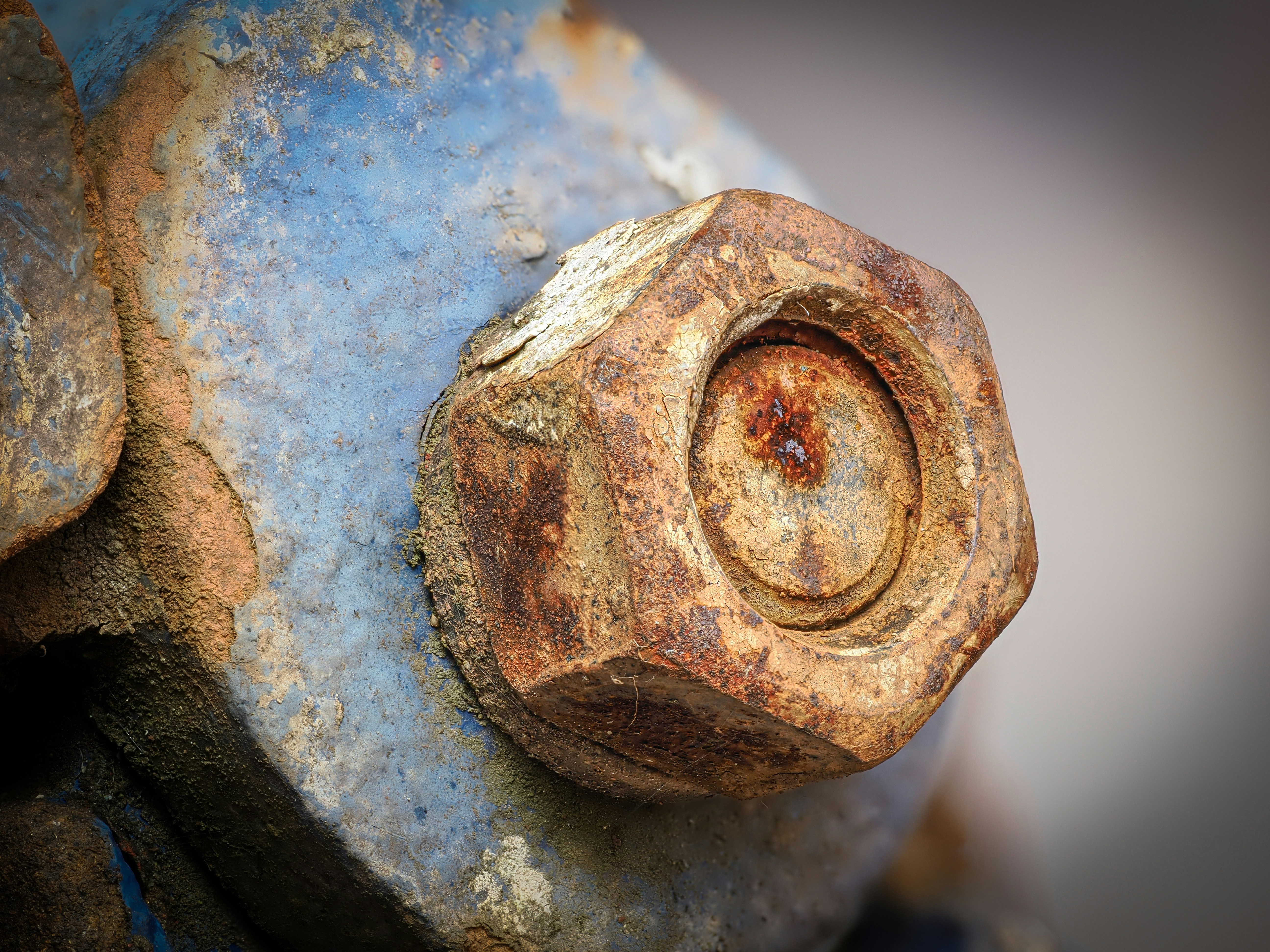 A rusted metal object with a hole in the middle photo – Free Rust Image ...
