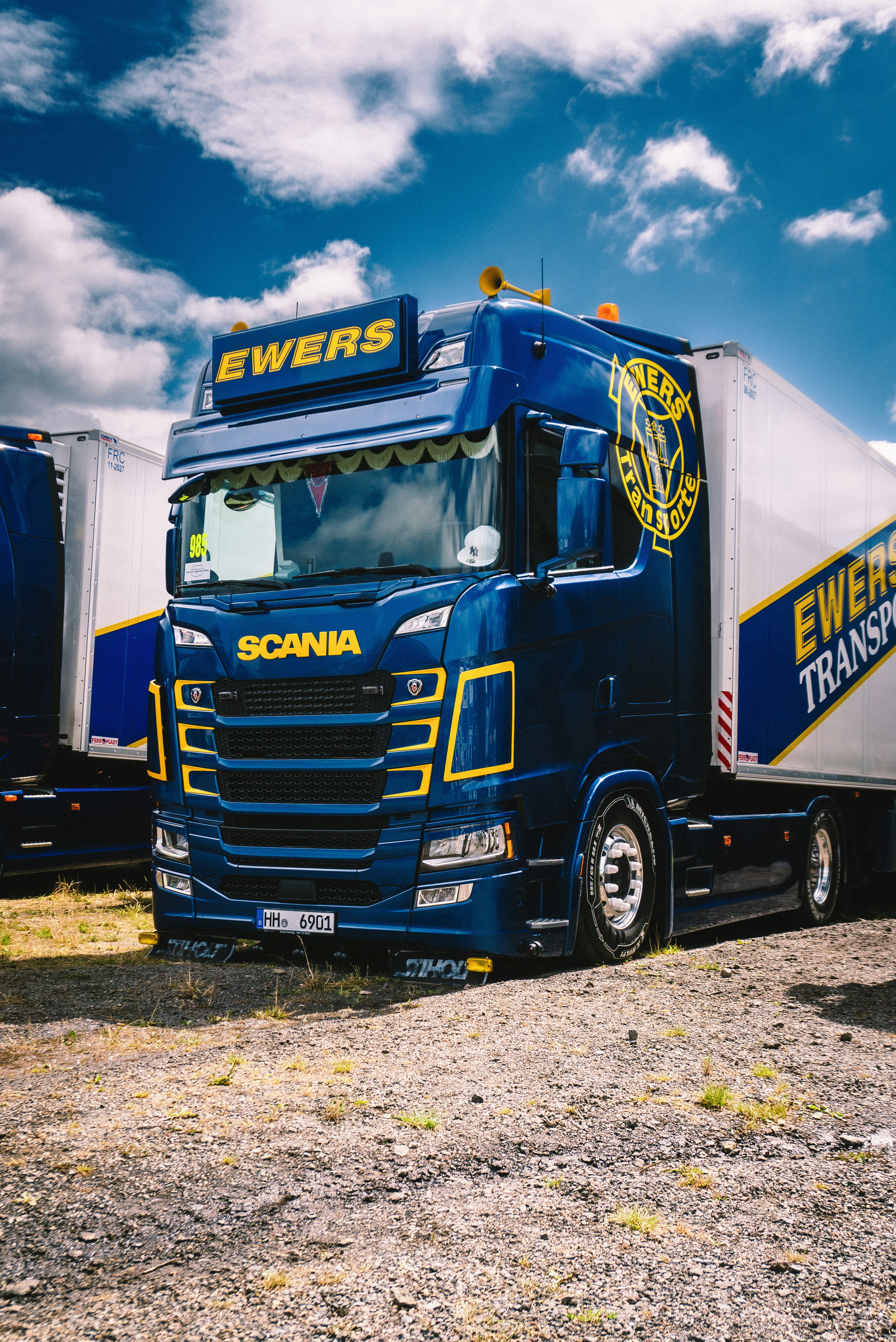 Azure Colossus: The Ewers Scania Truck Between Trailers