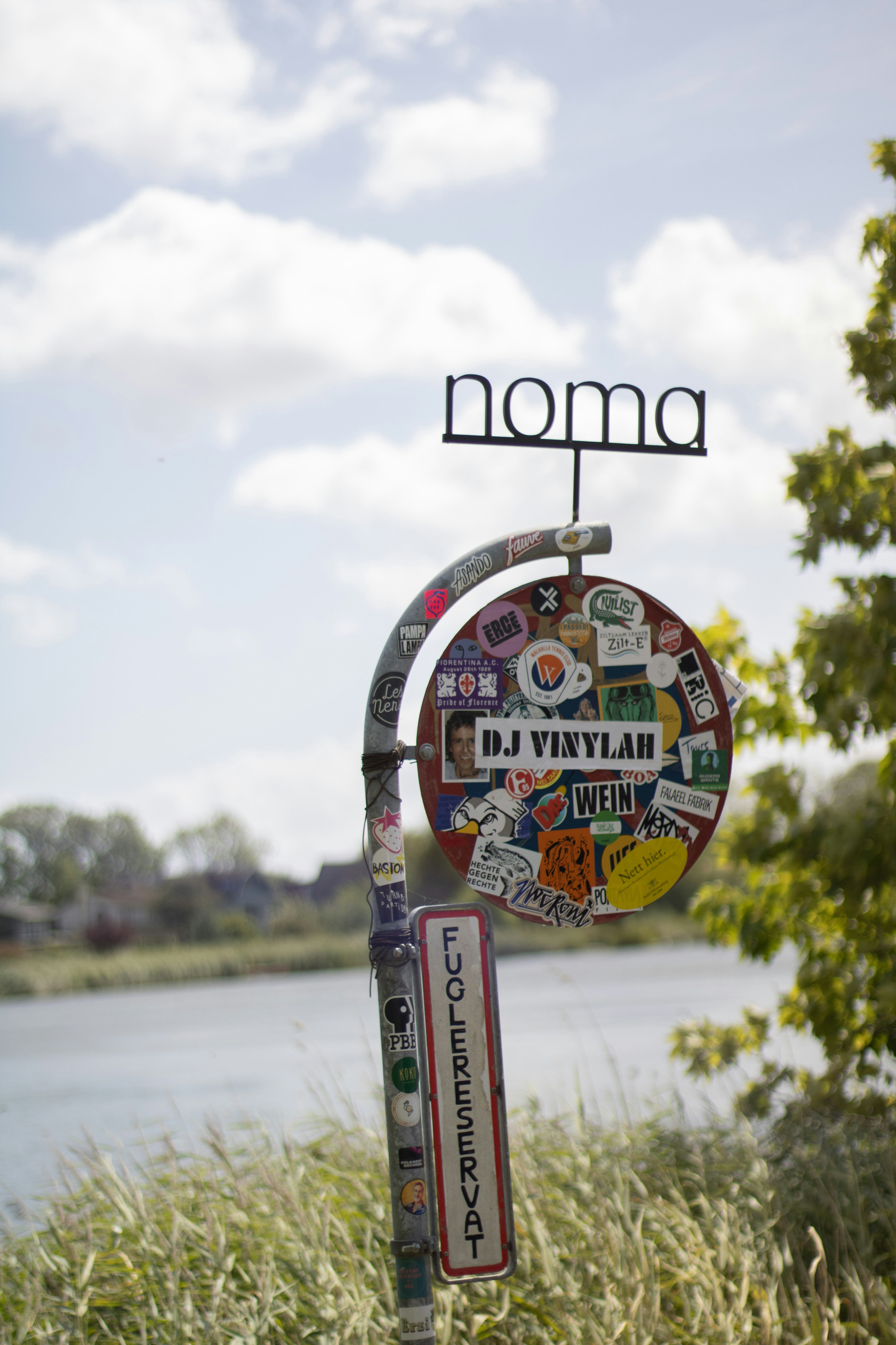 Riverside Sticker Wheel Crowned with noma