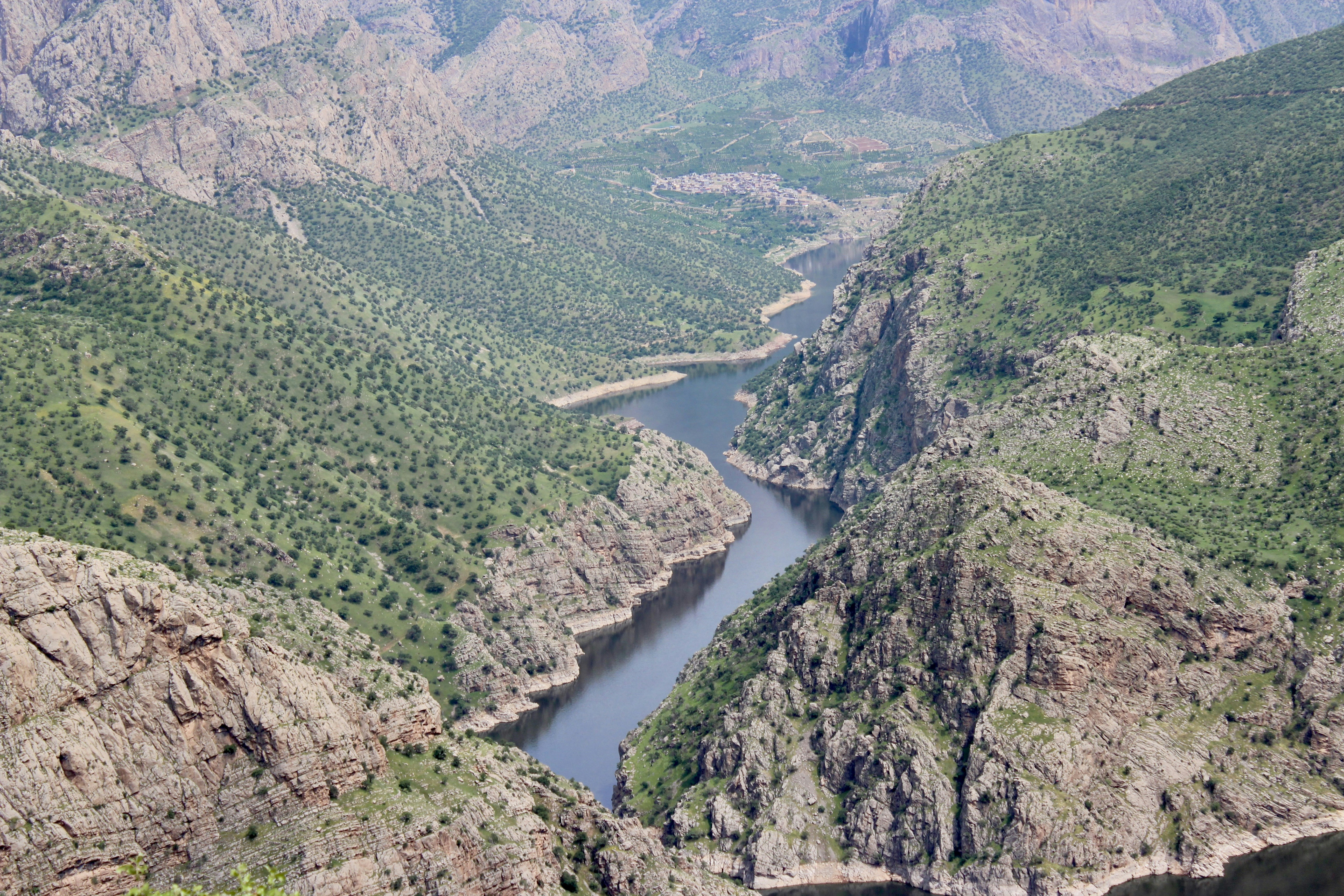 A river running through a valley surrounded by mountains photo – Free ...