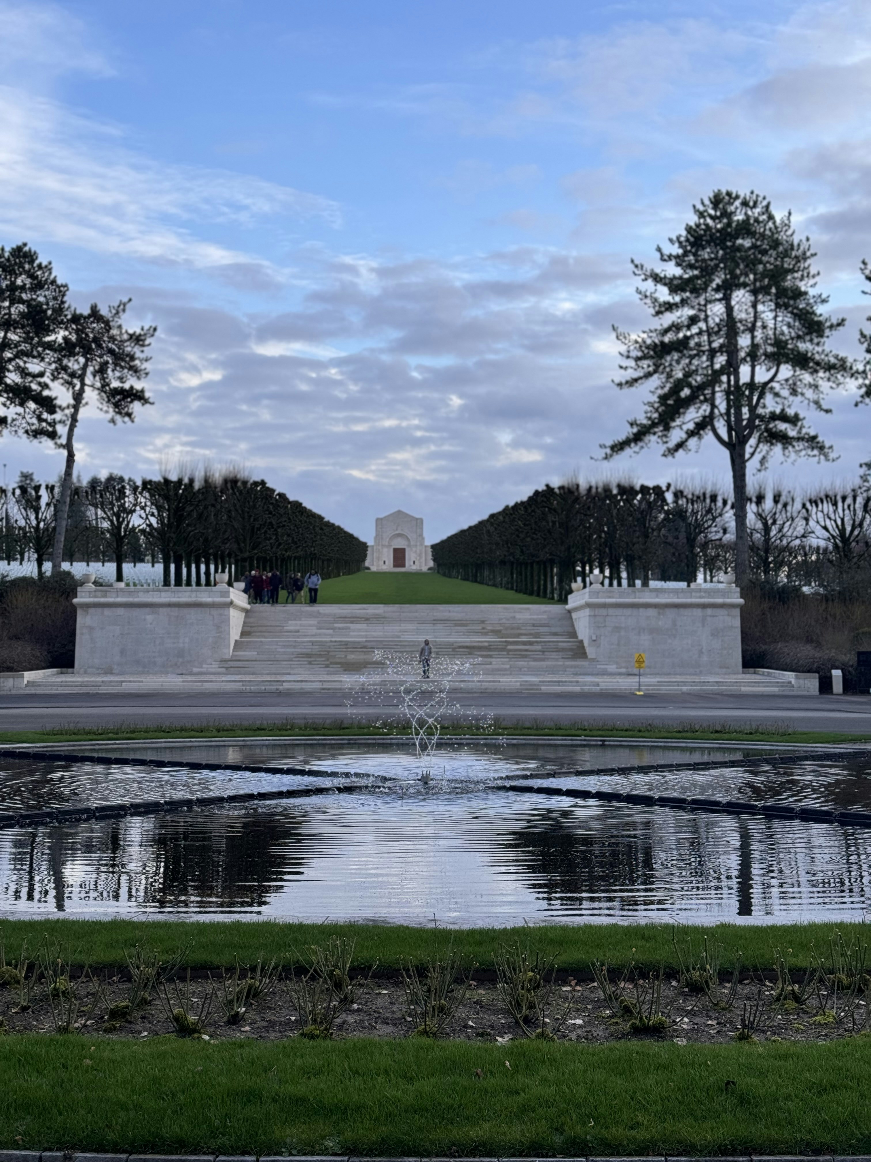 A view of a park with a fountain in the middle photo – Free Trees Image ...