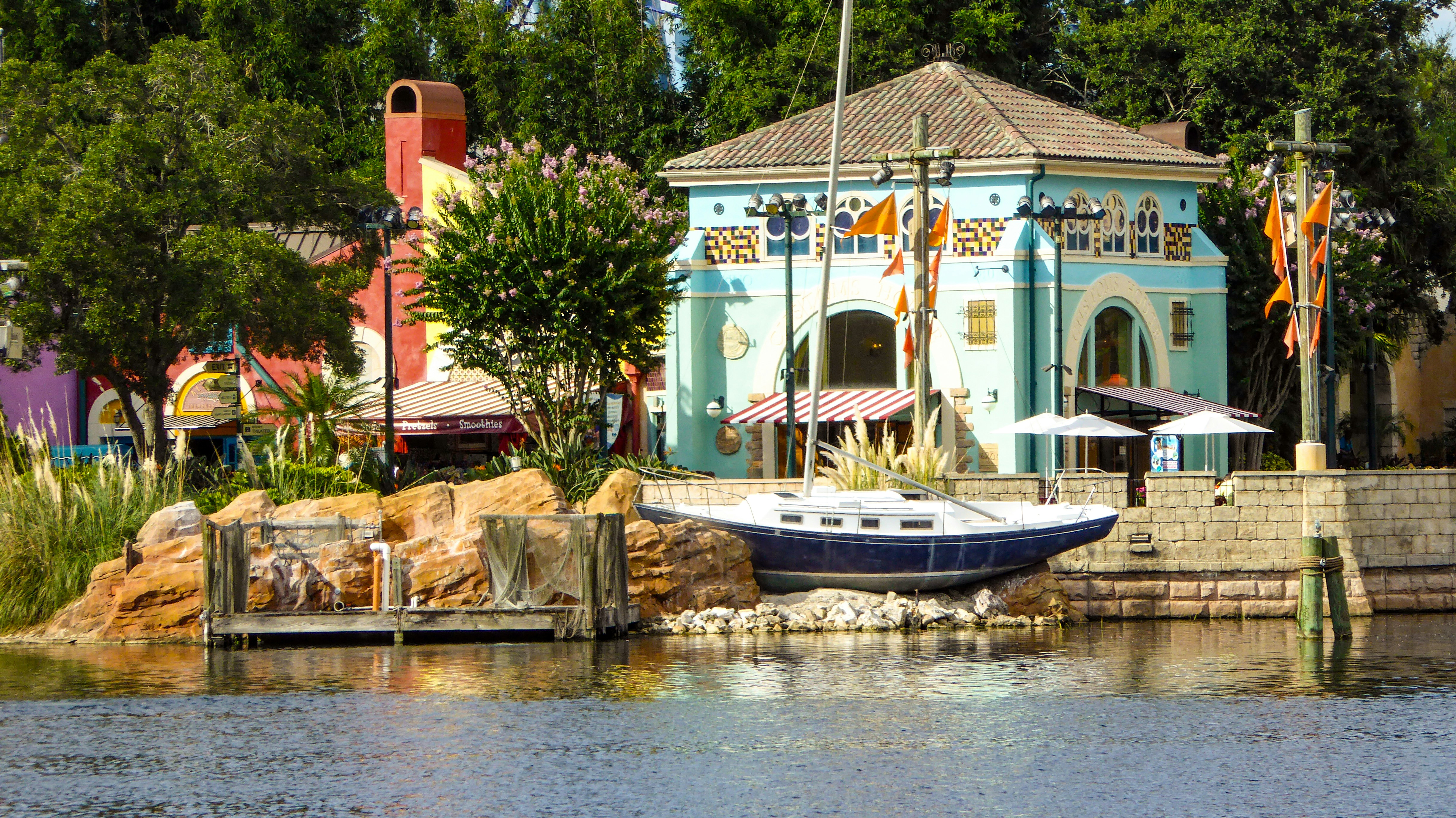 View acrodd lake at Seaworld Florida