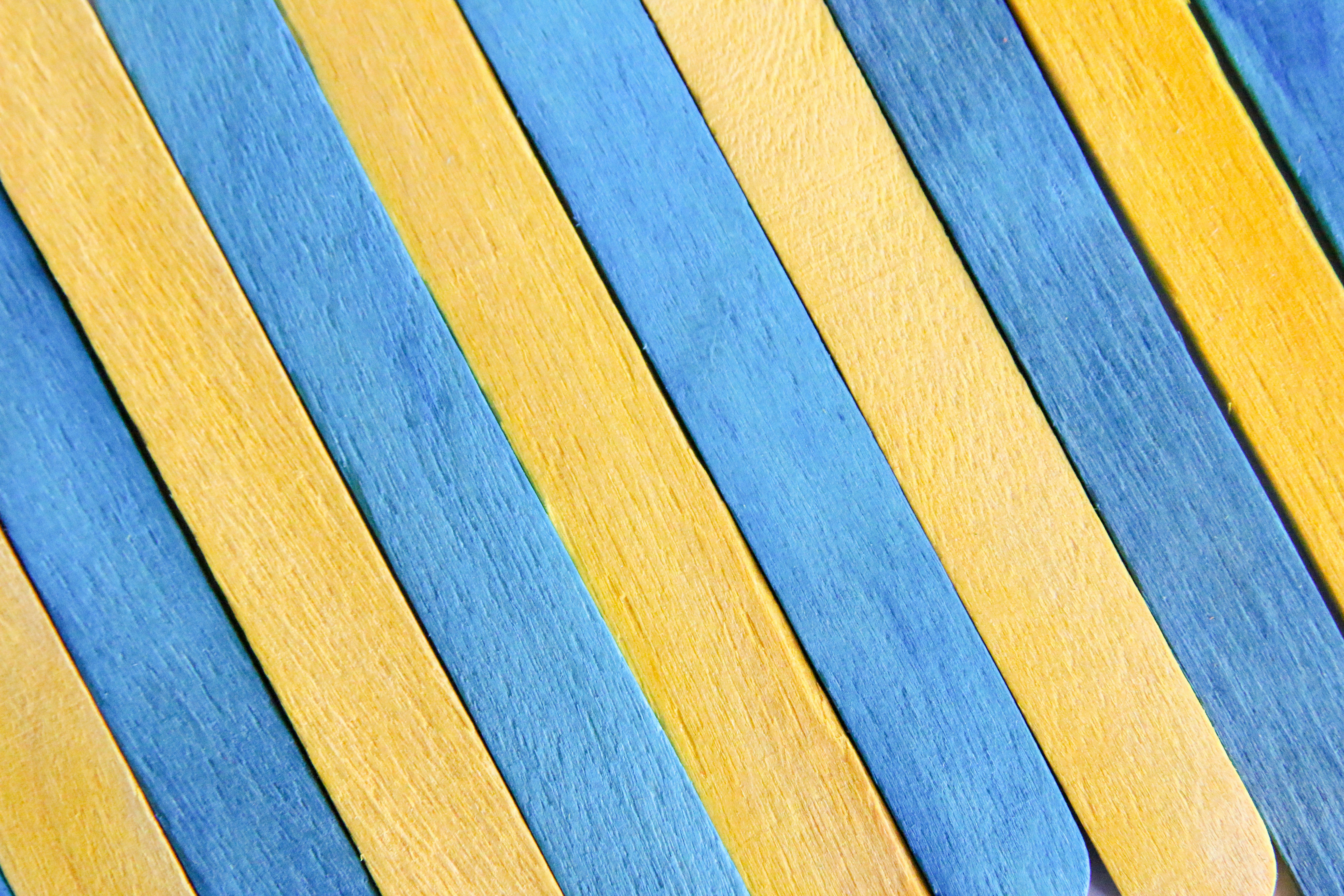 A close up of a blue and yellow chair photo – Free Color Image on Unsplash