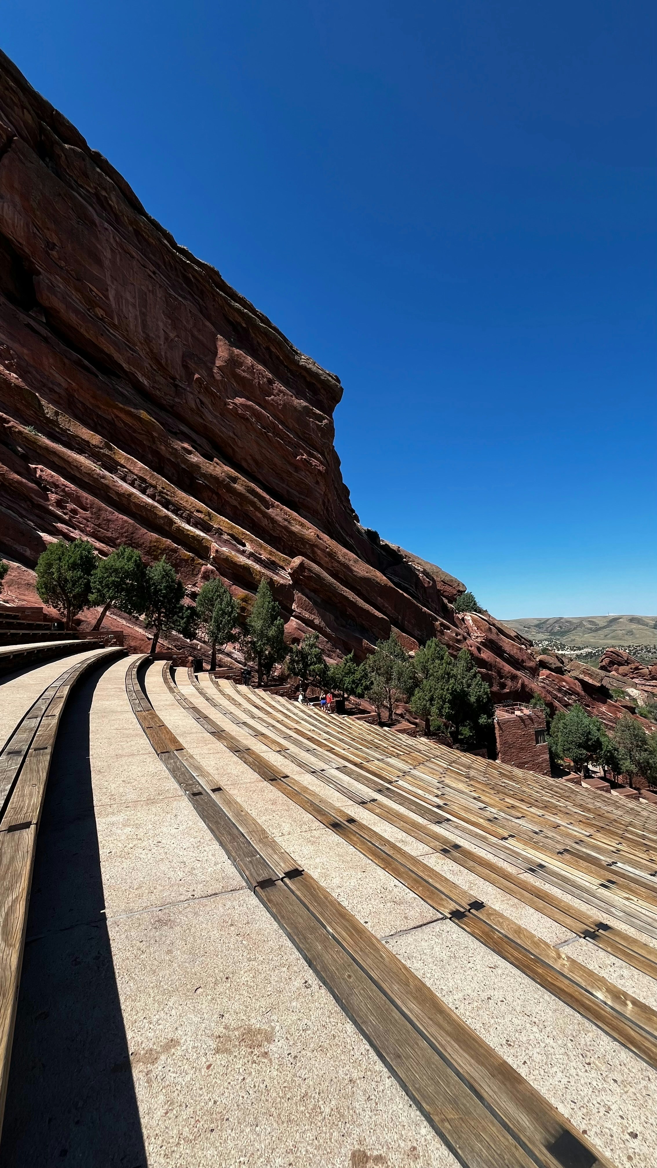 Ridge Rows: Red Rock Amphitheater Beneath a Brilliant Sky