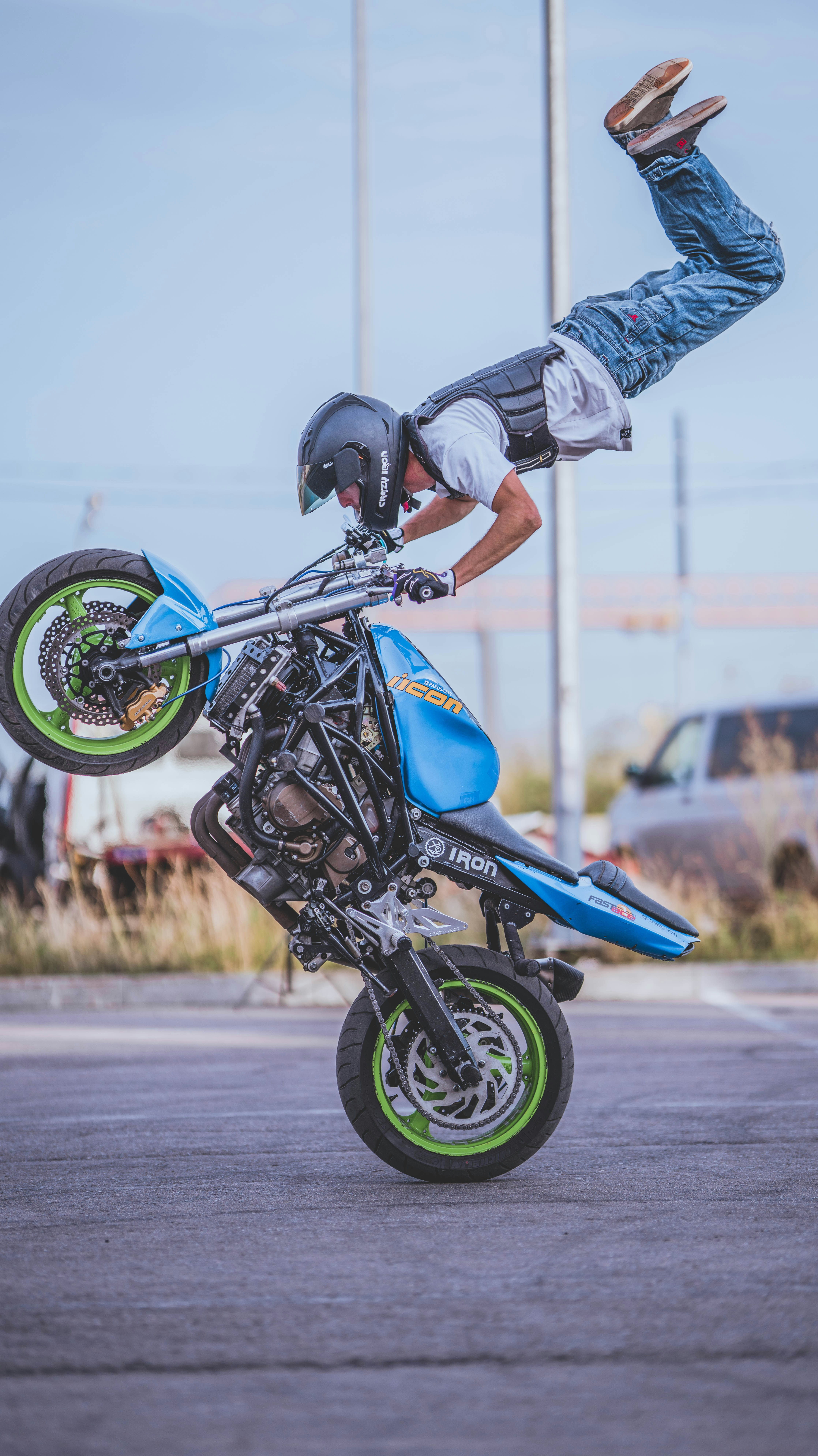 A man is doing a trick on a motorcycle photo – Free Man Image on Unsplash