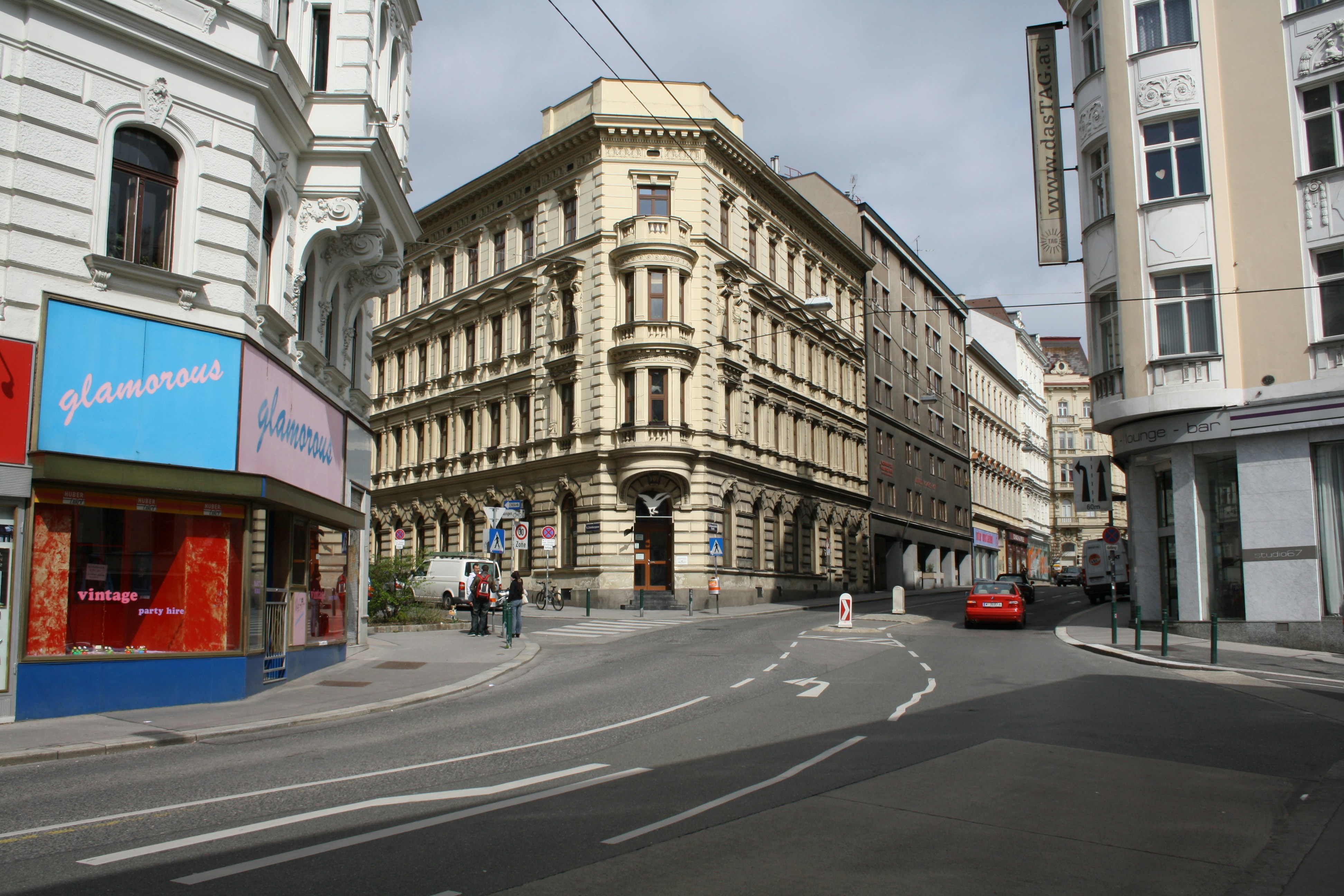 A city street with buildings on both sides of it photo – Free ...