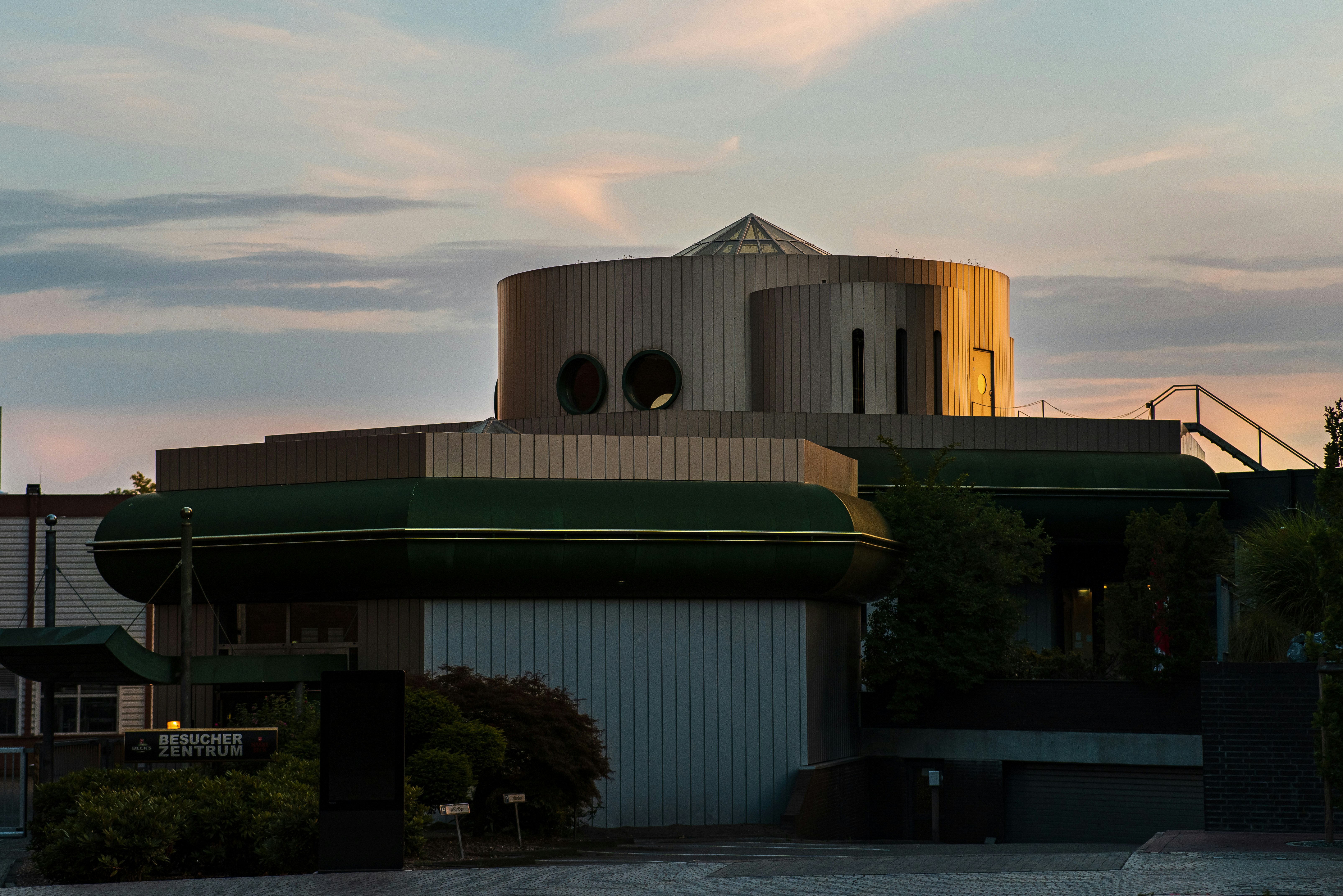 A building with a large round tower on top of it photo – Free Bremen ...