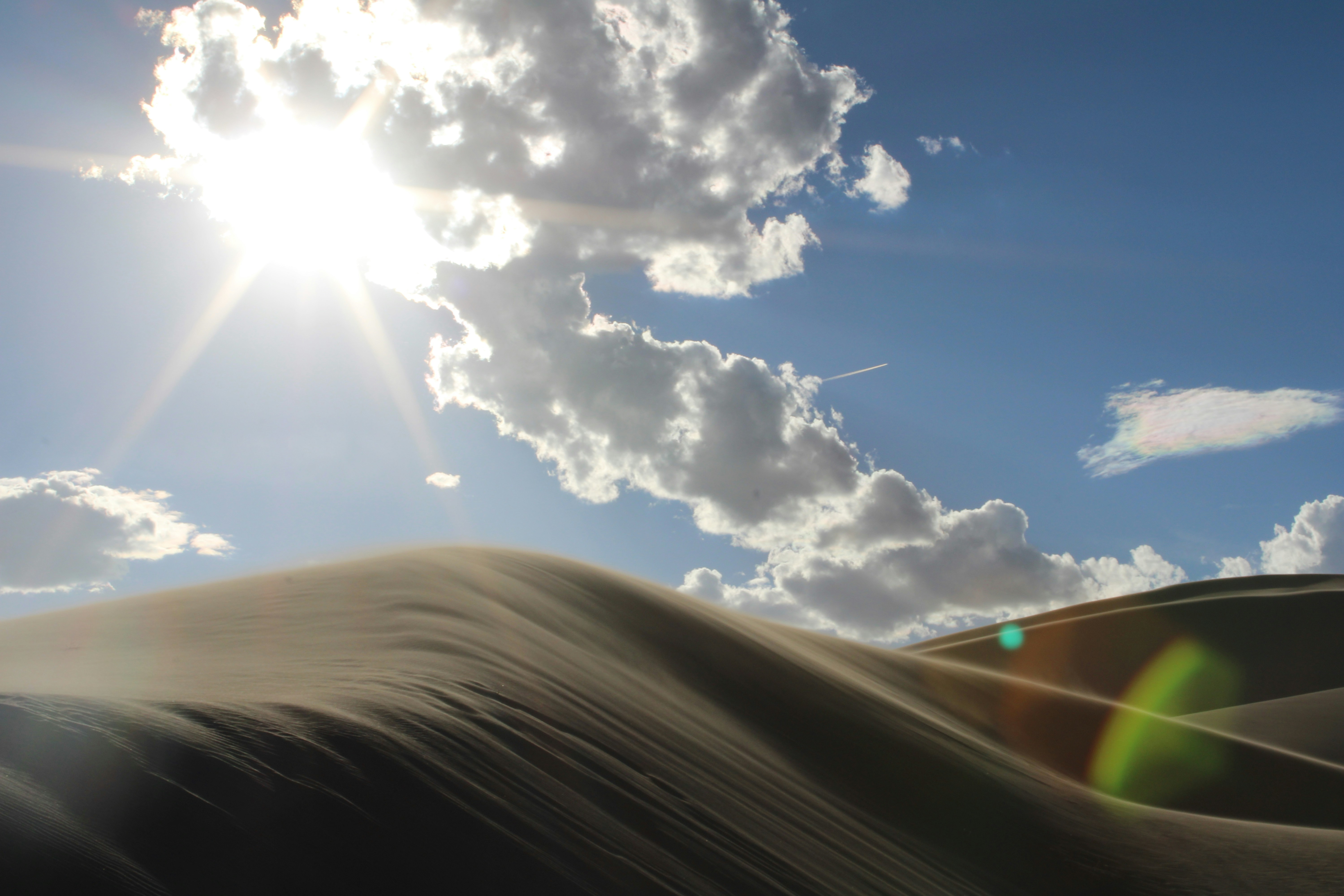 The sun is shining over a sand dune photo – Free Sun Image on Unsplash