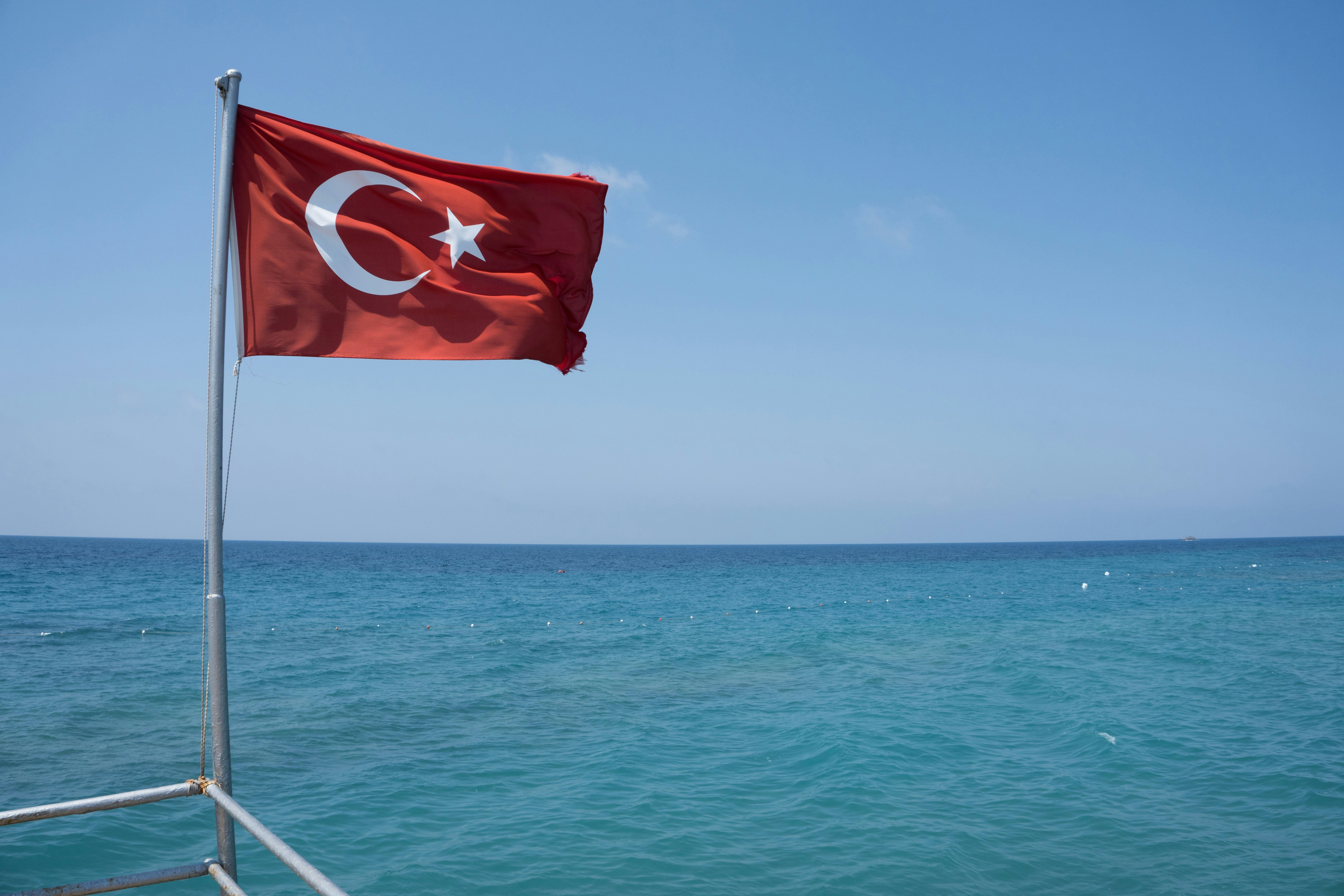 A flag on a boat in the water photo – Free Sea Image on Unsplash