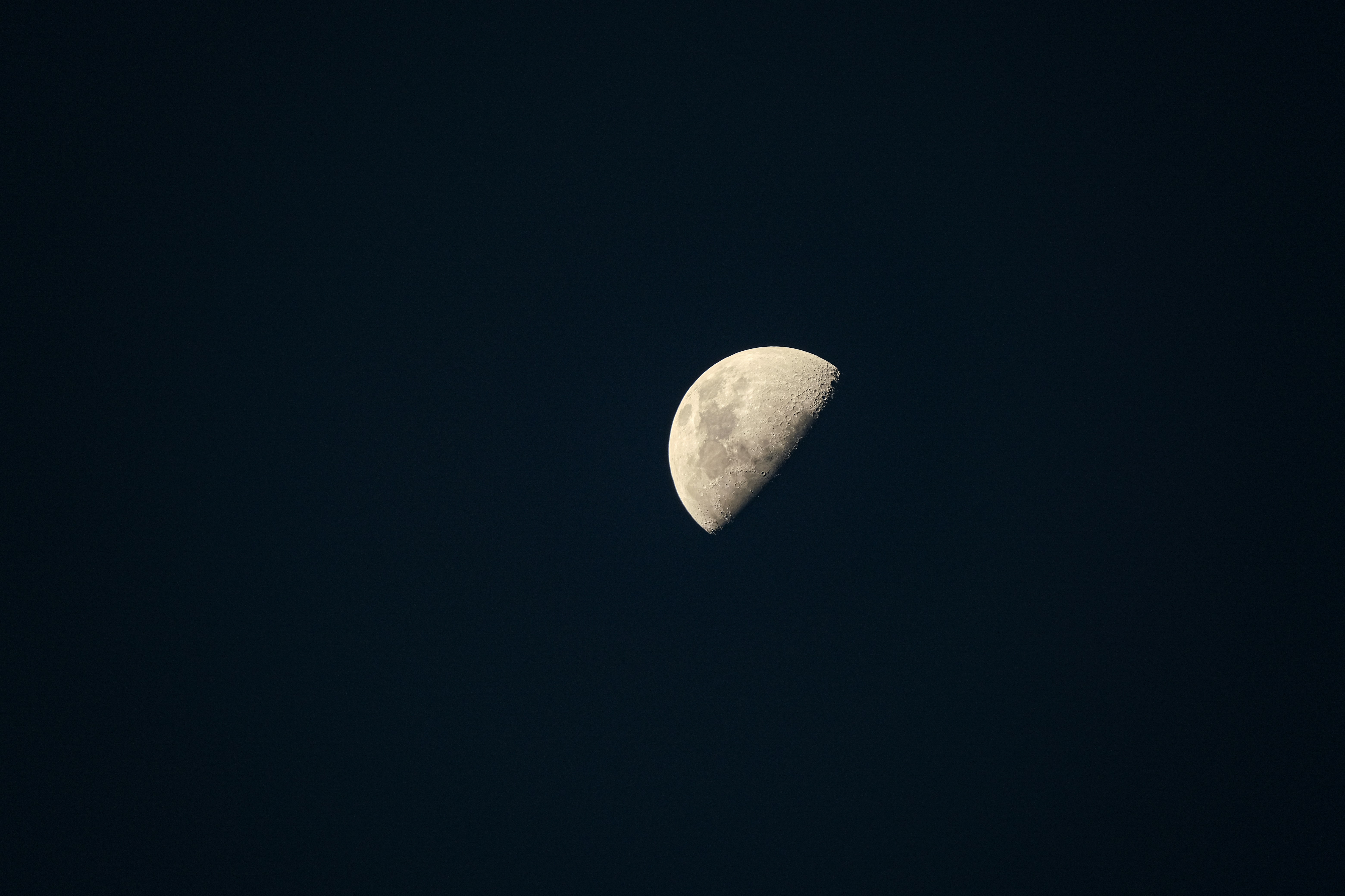 A half moon is seen in the dark sky photo – Free Nature Image on Unsplash