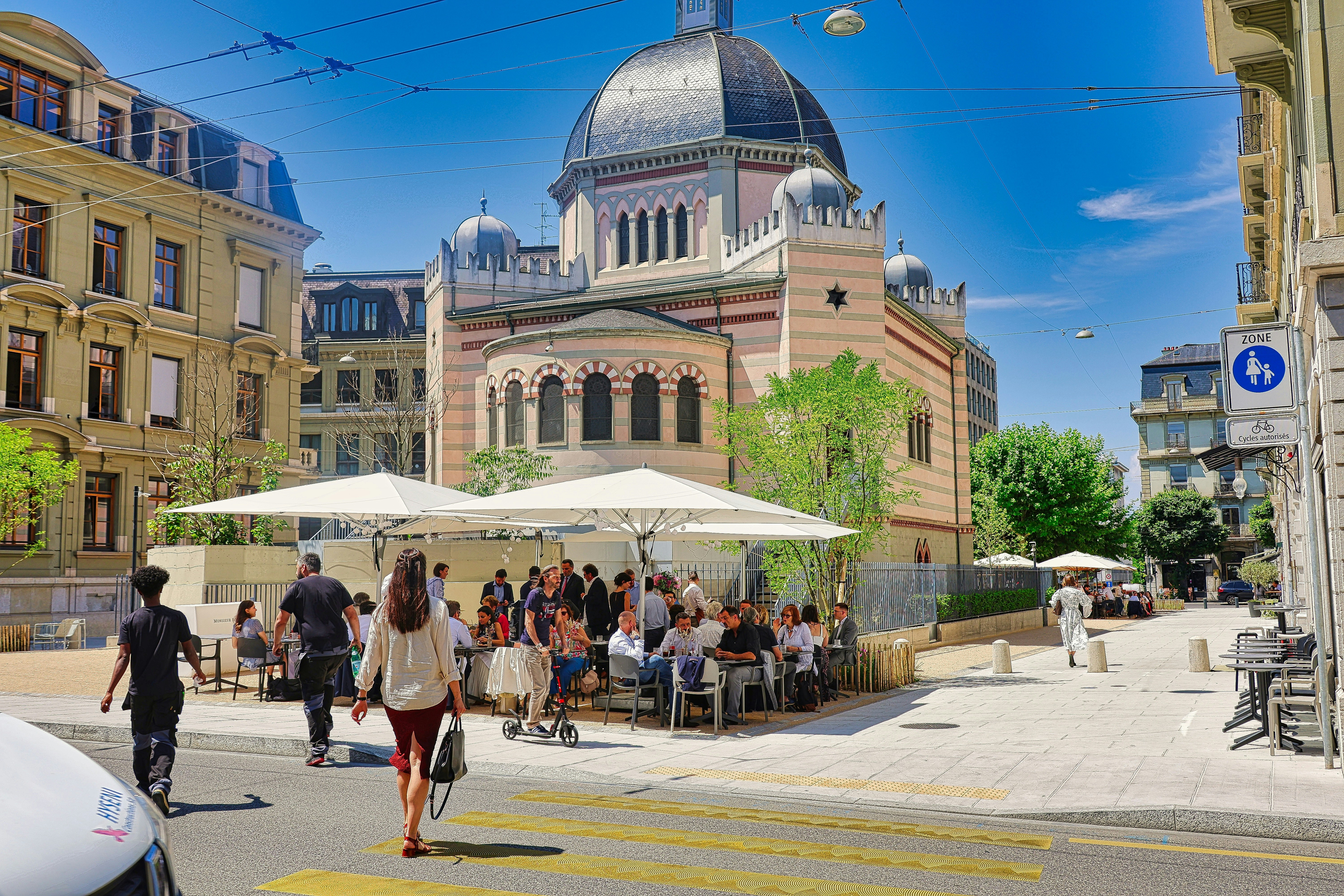 Sunlit Piazza Café Beneath a Neo-Romanesque Dome