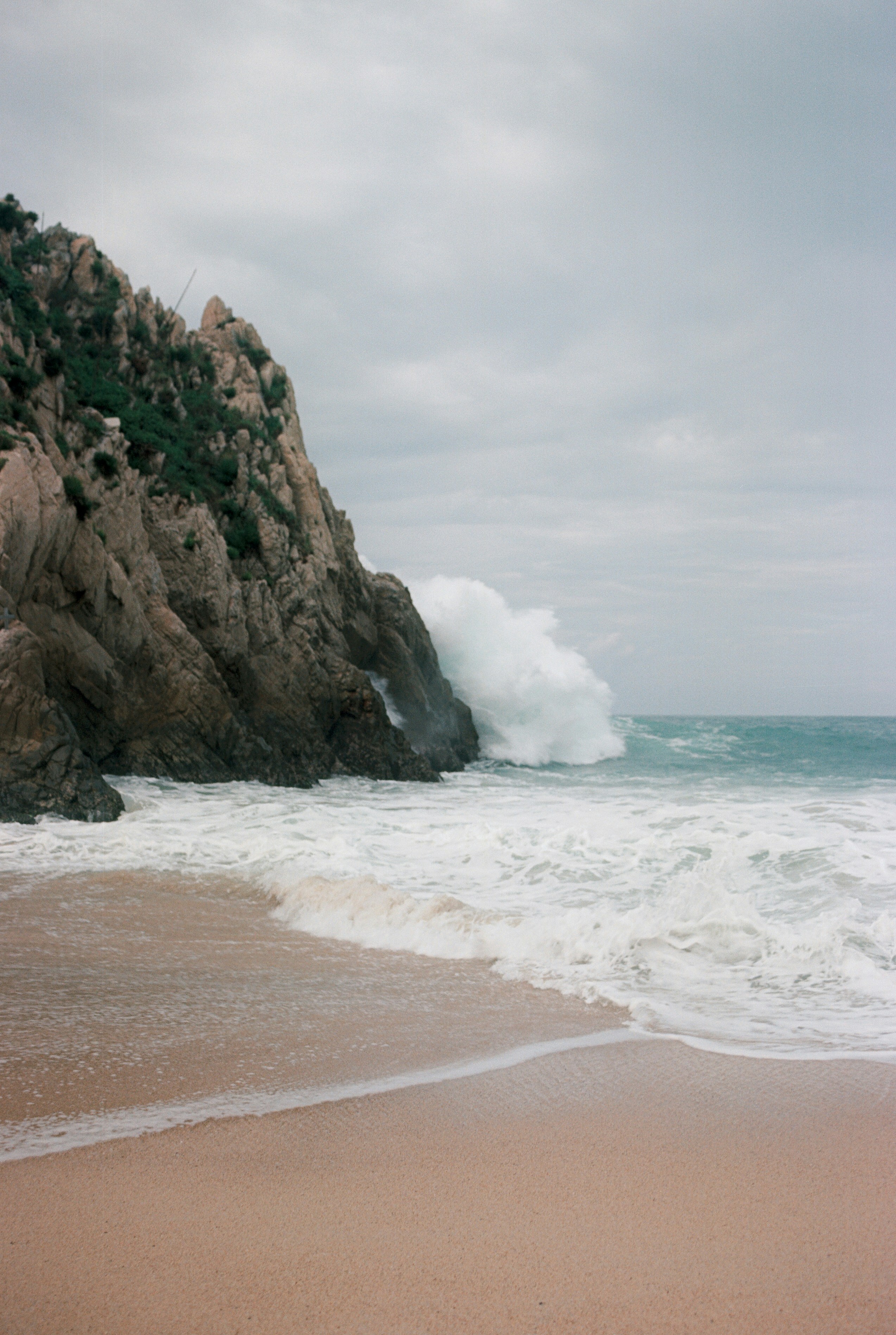 A beach with a wave coming in to the shore photo – Free Maruata Image ...