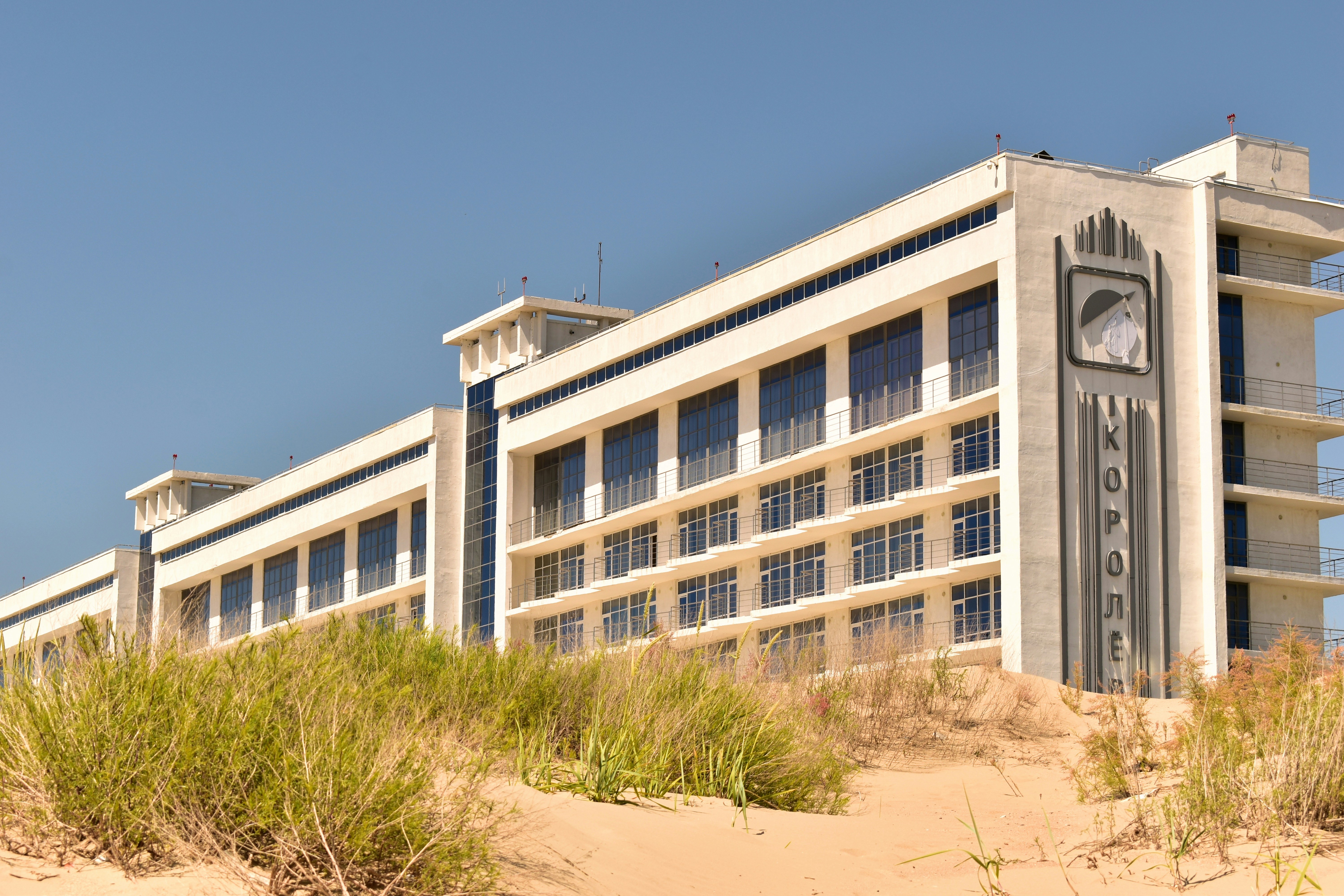 Desert Modernist: A Sun-Washed Hotel Erupts from Shifting Dunes