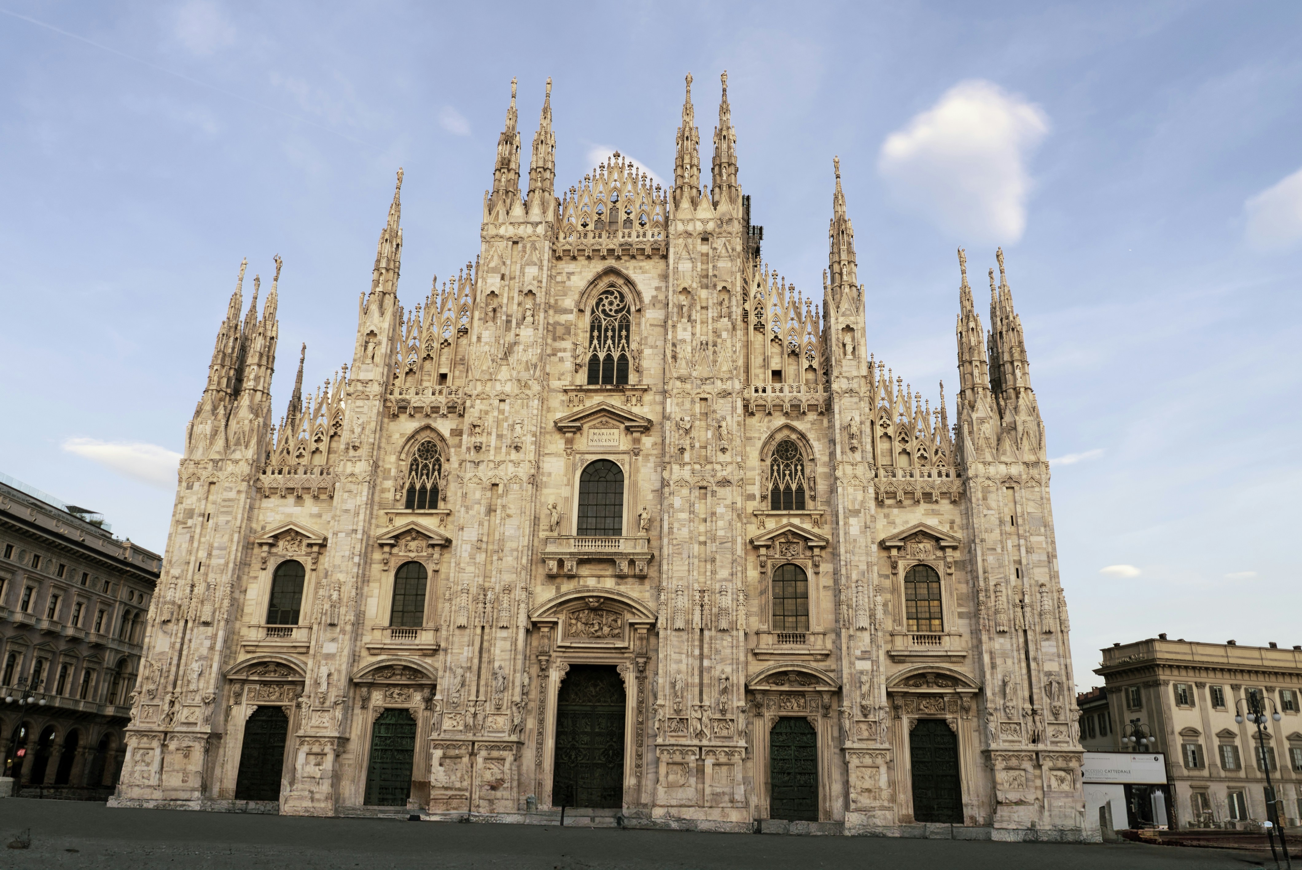 A large cathedral with a sky background photo – Free Arched Image on ...